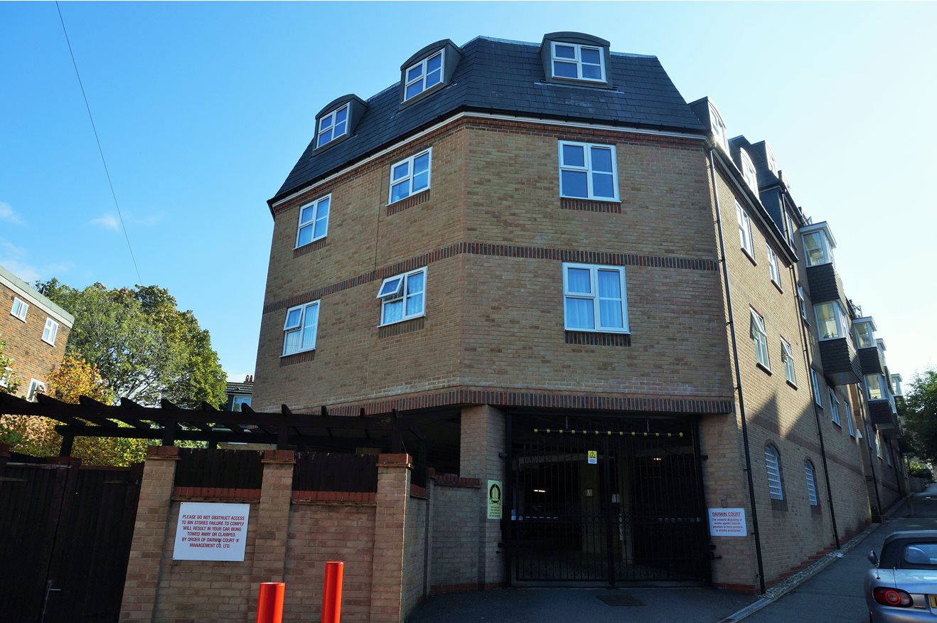 1 bedroom flat for sale in Darwin Court, Rochester, ME1 1HP