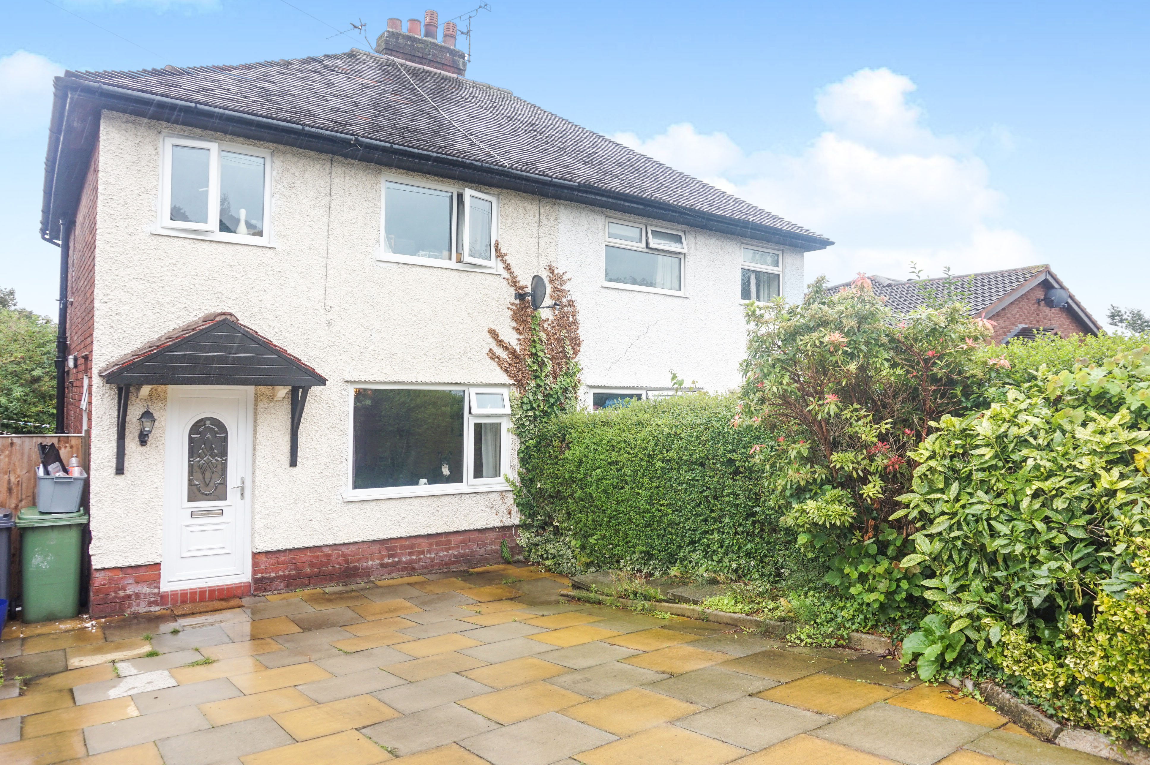 3 bedroom semi-detached house for sale in Hillside Road, Frodsham, WA6 6AQ
