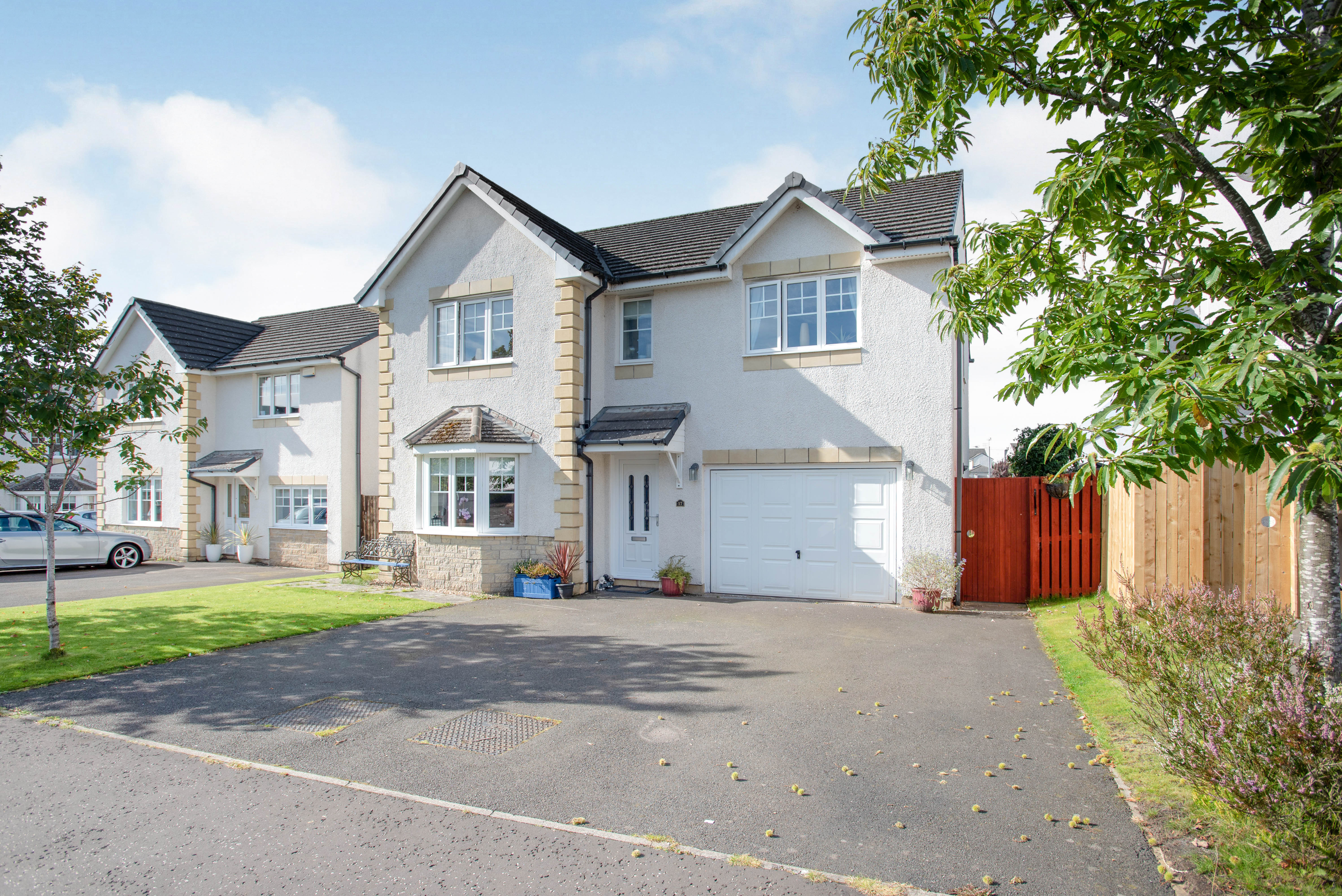 4 bedroom detached house for sale in Gavel Grove, Lanark, ML11 9FE