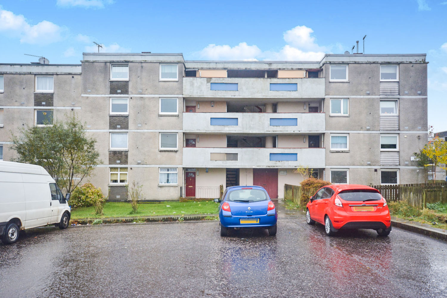 2 bedroom flat for sale in Calder View, Edinburgh, EH11 4HY