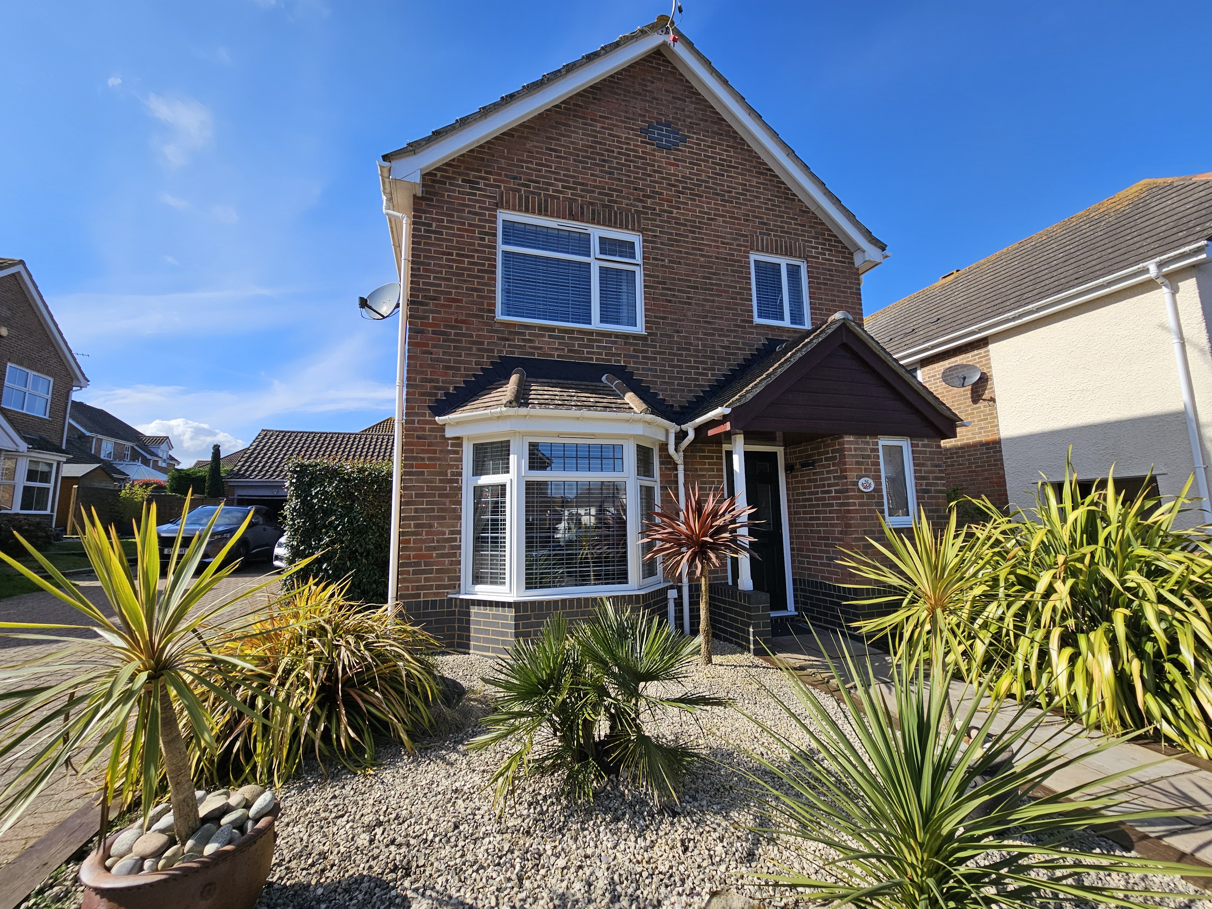 3 bedroom detached house for sale in Lowther Close, Eastbourne, BN23 8EZ