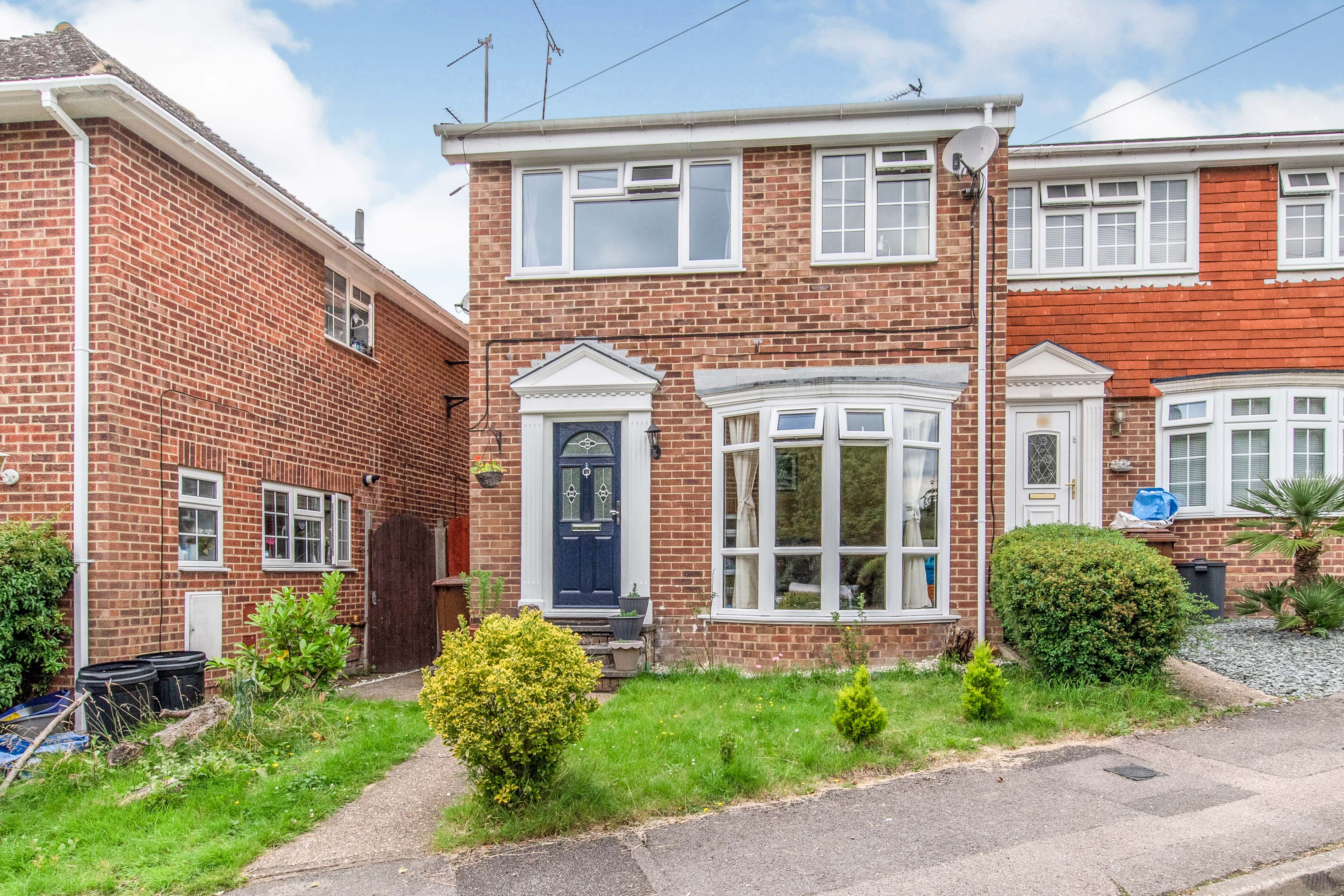 3 bedroom end of terrace house for sale in Ploughmans Way, Rainham ...