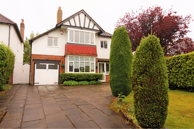 4 bedroom detached house for sale in Sharmans Cross Road, Solihull, B91 1PH