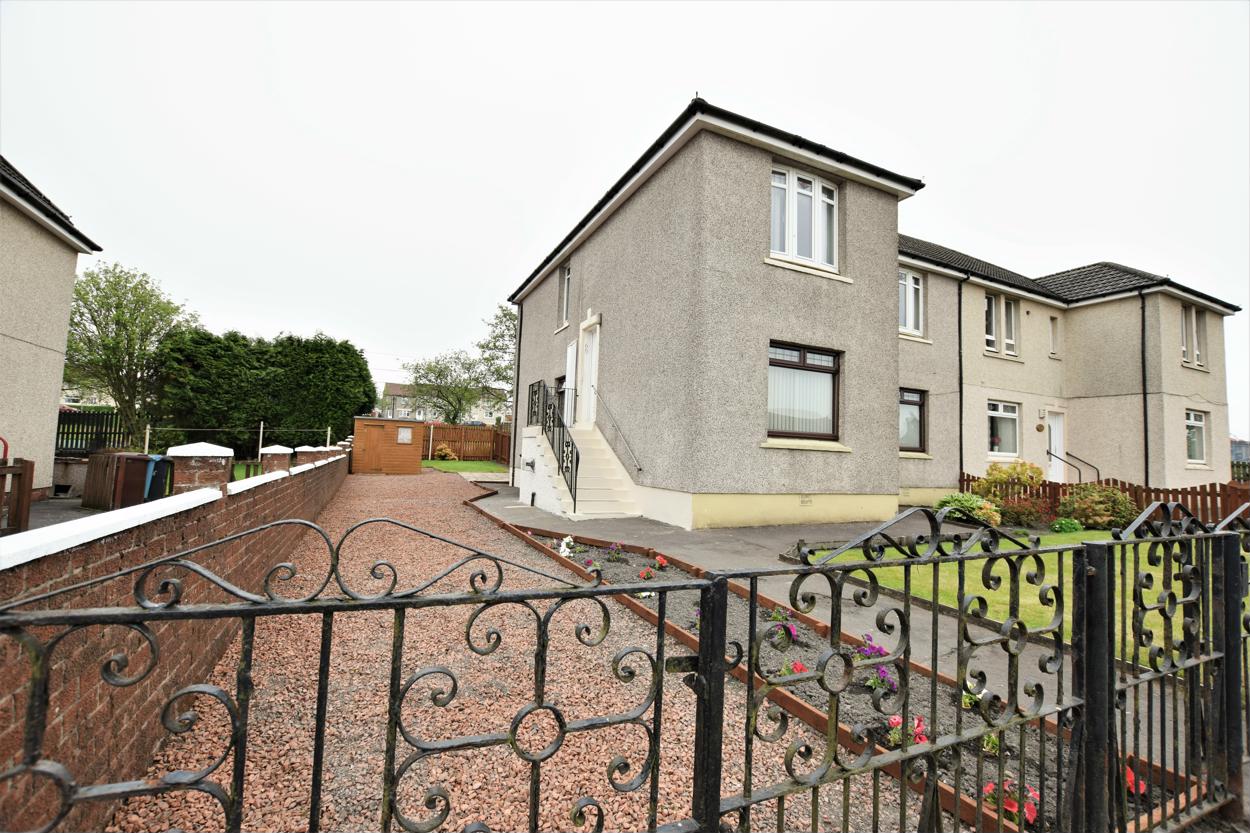 3 bedroom flat for sale in Main Street, Salsburgh, Shotts, ML7 4LW