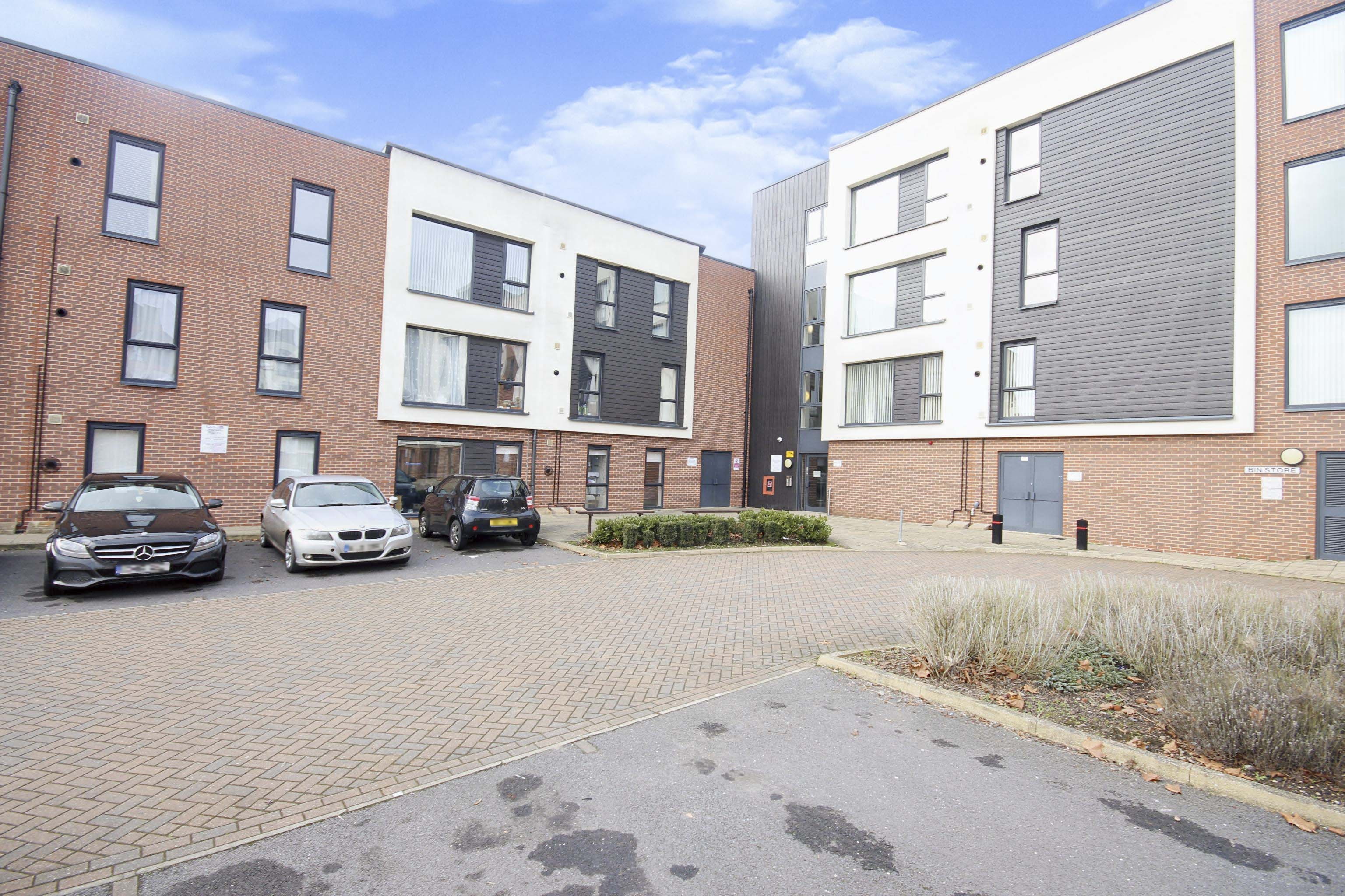 2 bedroom ground floor flat for sale in Monticello Way, Coventry, CV4 9WA