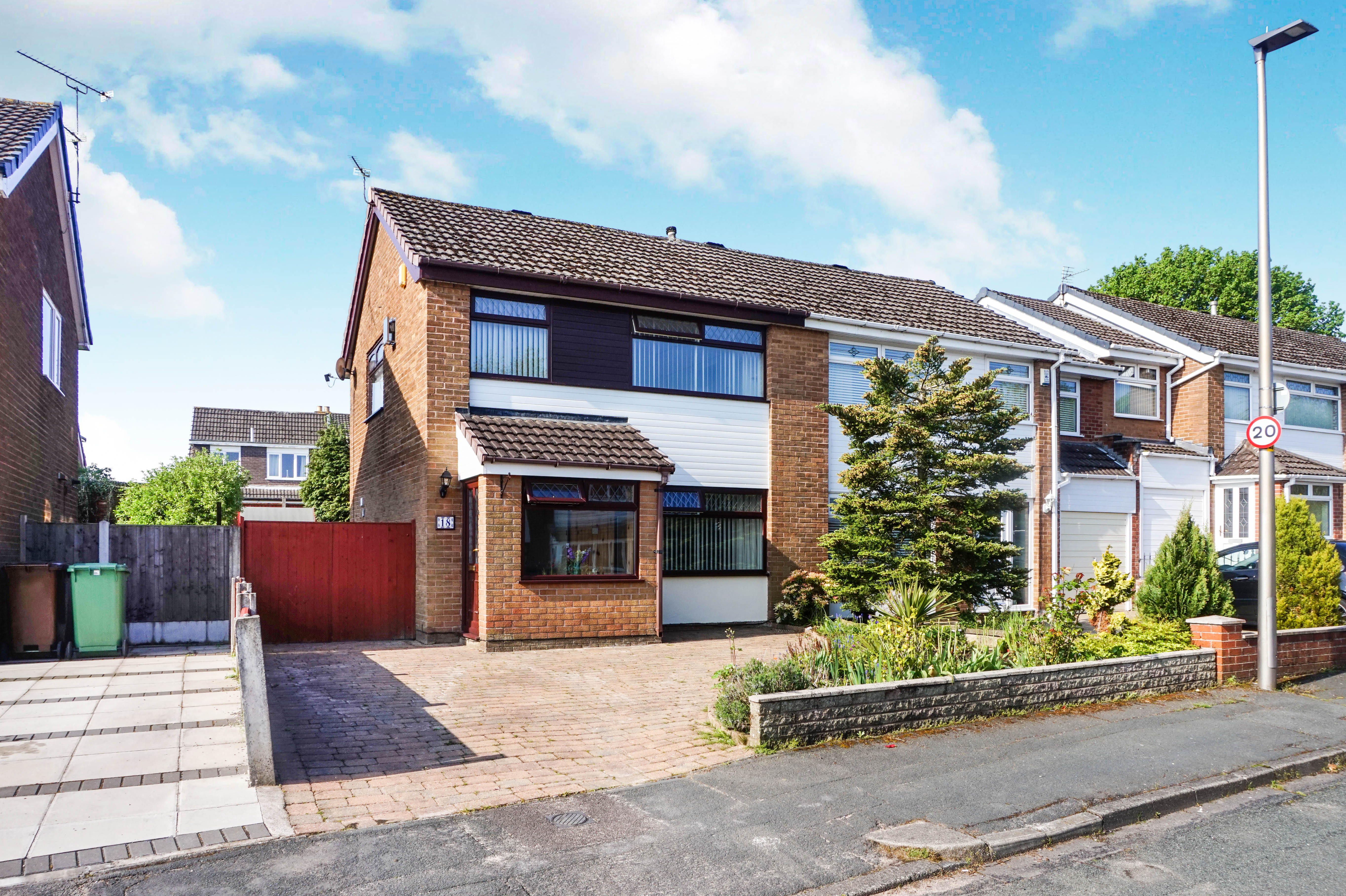 3 bedroom semi-detached house for sale in Berkeley Avenue, Winstanley ...