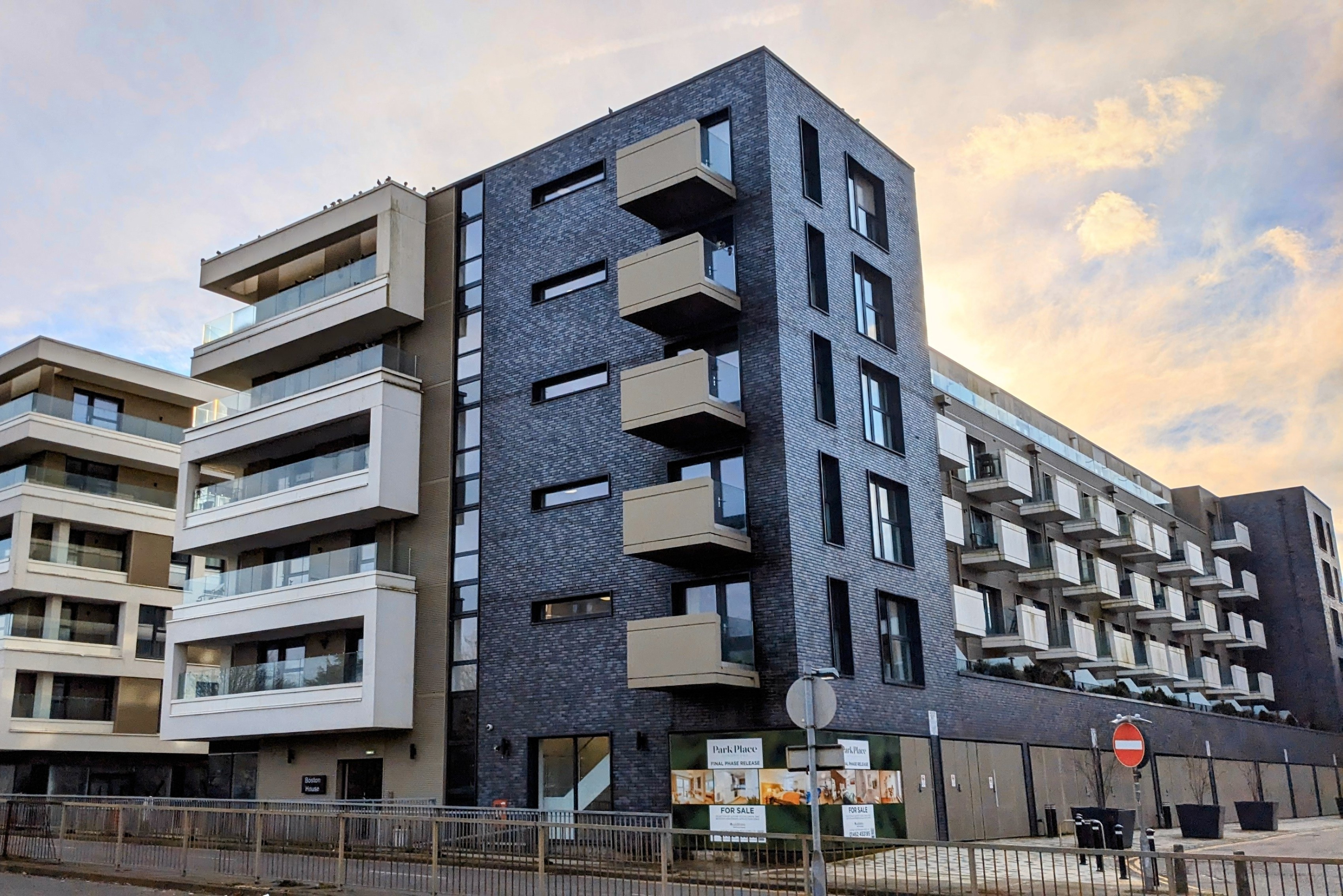 studio flat for sale in Park Place, Stevenage, SG1 1AZ