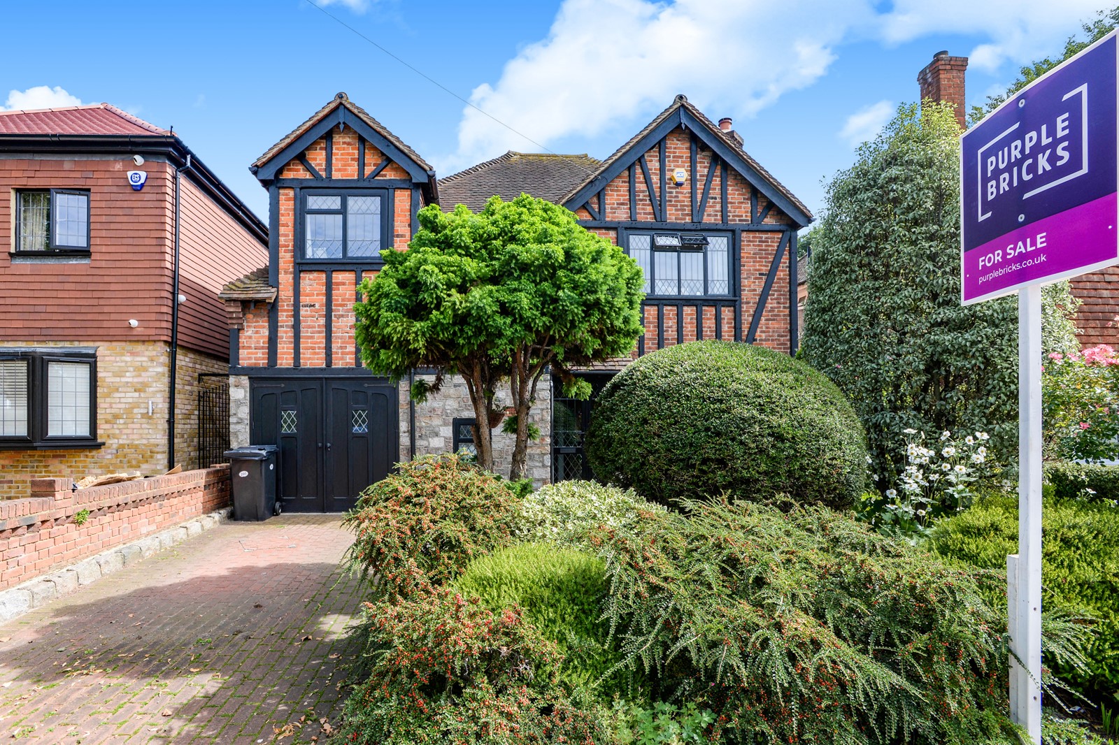4 bedroom detached house for sale in Pickhurst Lane, West Wickham, BR4 0HL