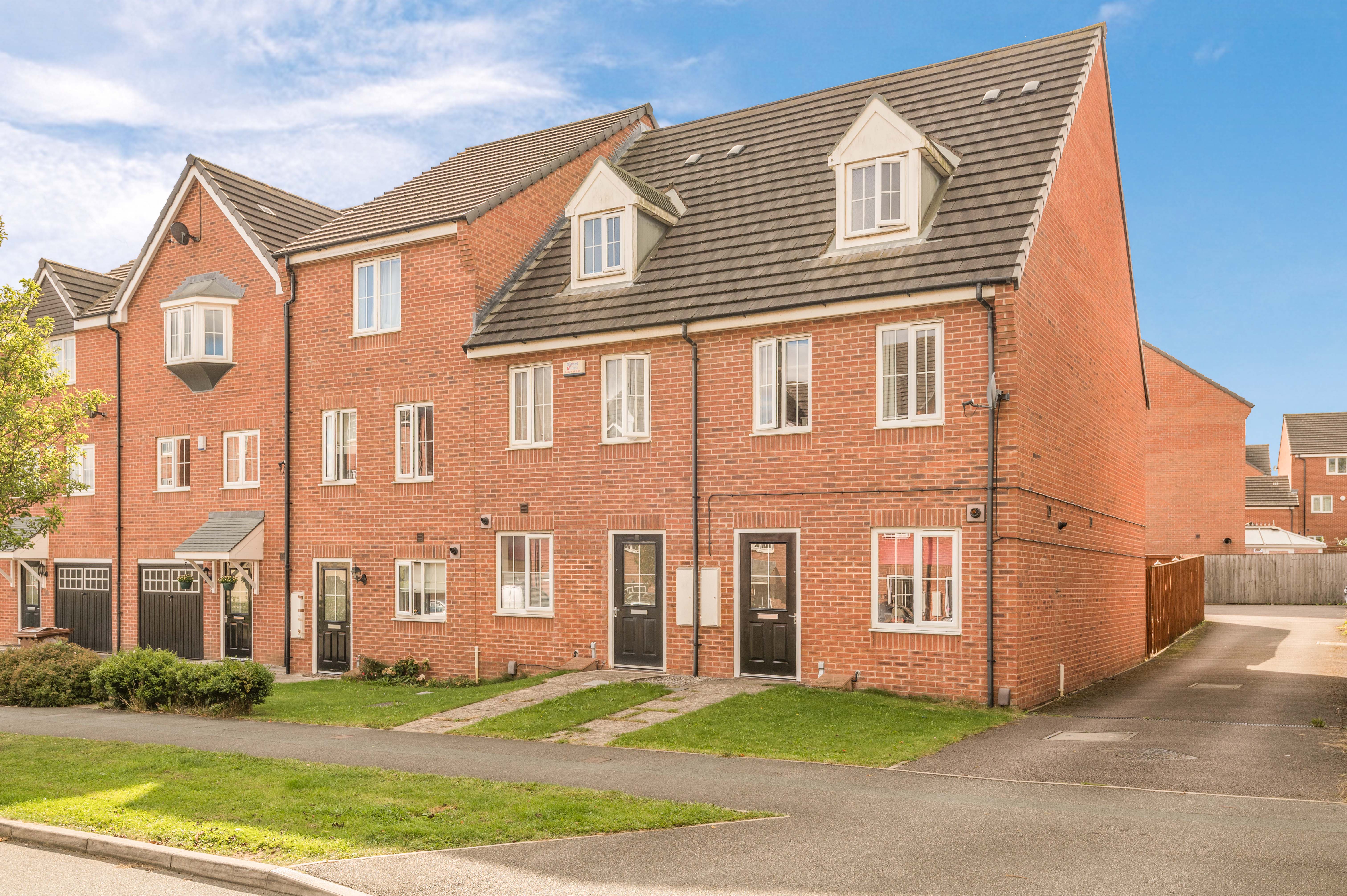 3 bedroom town house for sale in Oak Drive, Leeds, LS10 4GQ