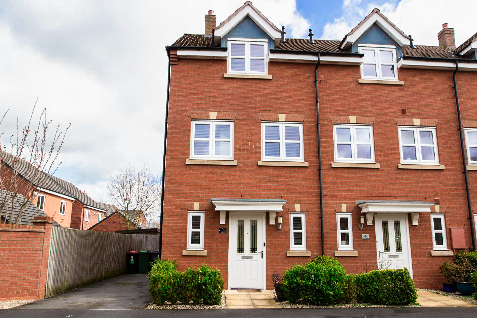 3 bedroom end of terrace house for sale in Yew Tree Meadow, Telford ...