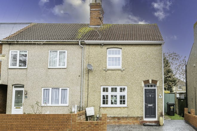 3 Bedroom End Of Terrace House For Sale In Dores Road Swindon Sn2 7qu