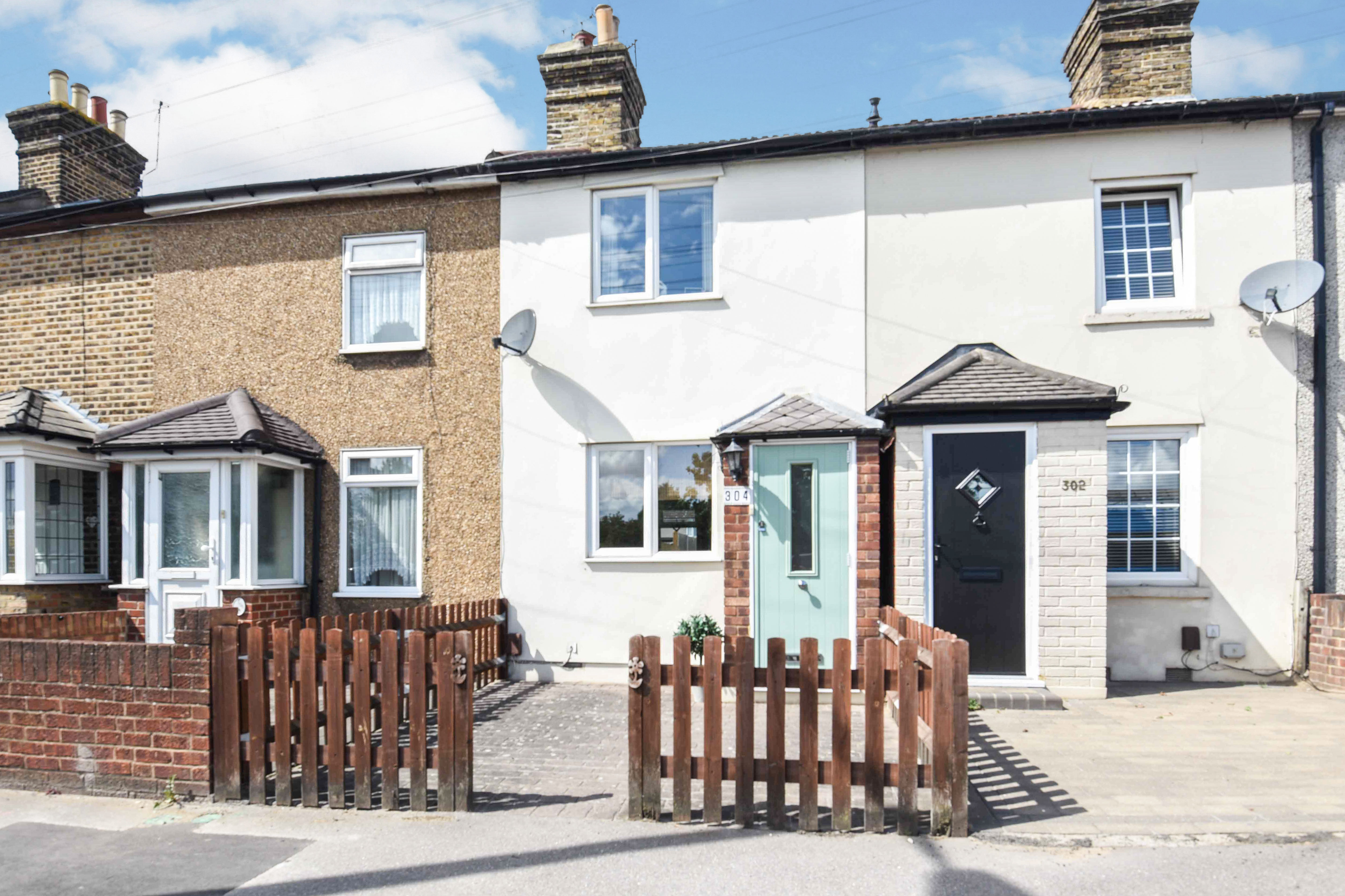2 bedroom terraced house for sale in Abbs Cross Lane, Hornchurch, RM12 4YD