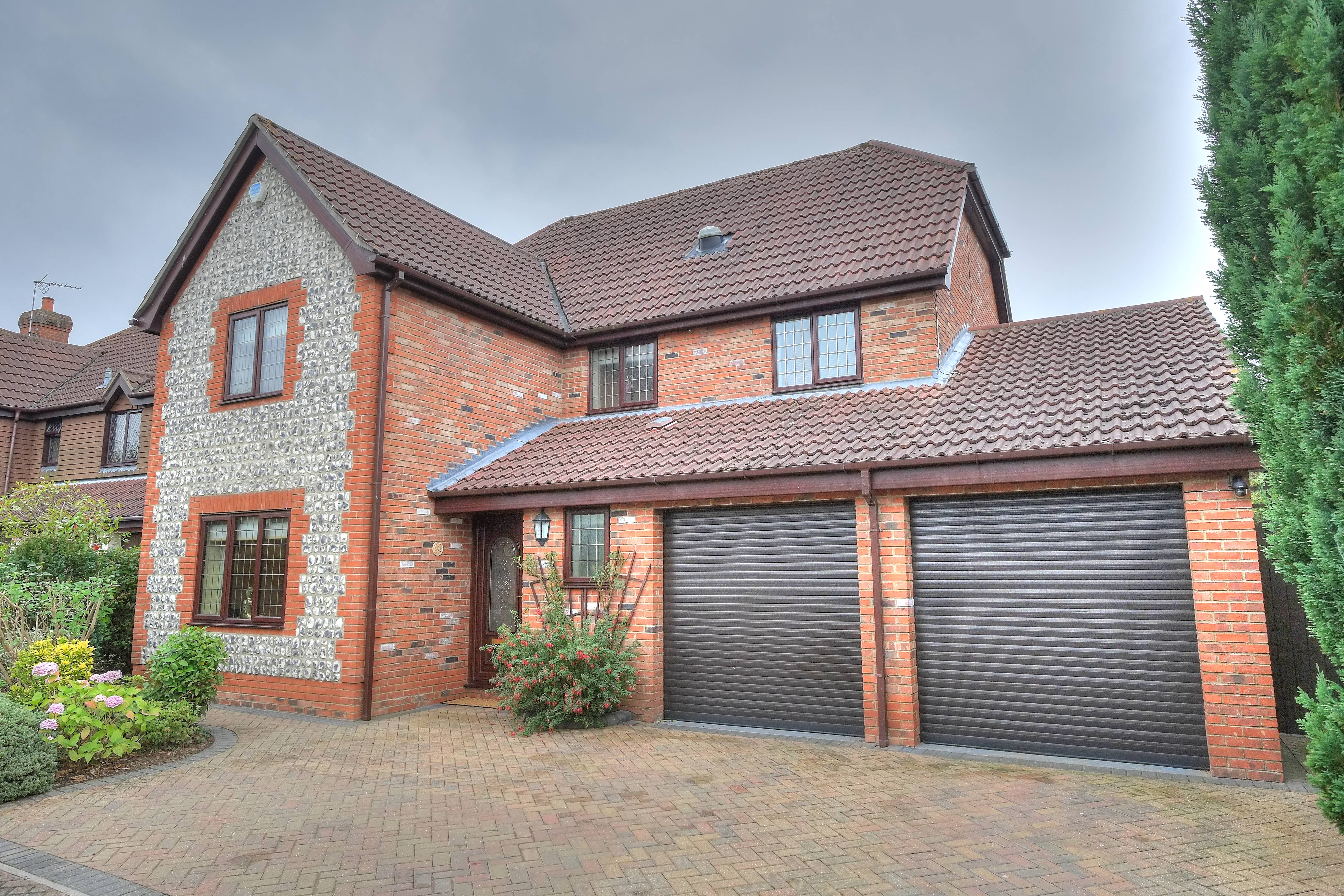 4 bedroom detached house for sale in Broadland Drive, Thorpe End ...