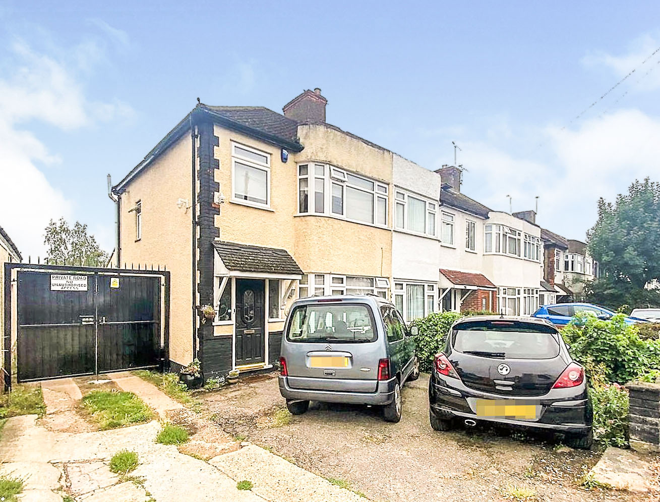 4 bedroom semi-detached house for sale in Roding Lane North, Woodford ...