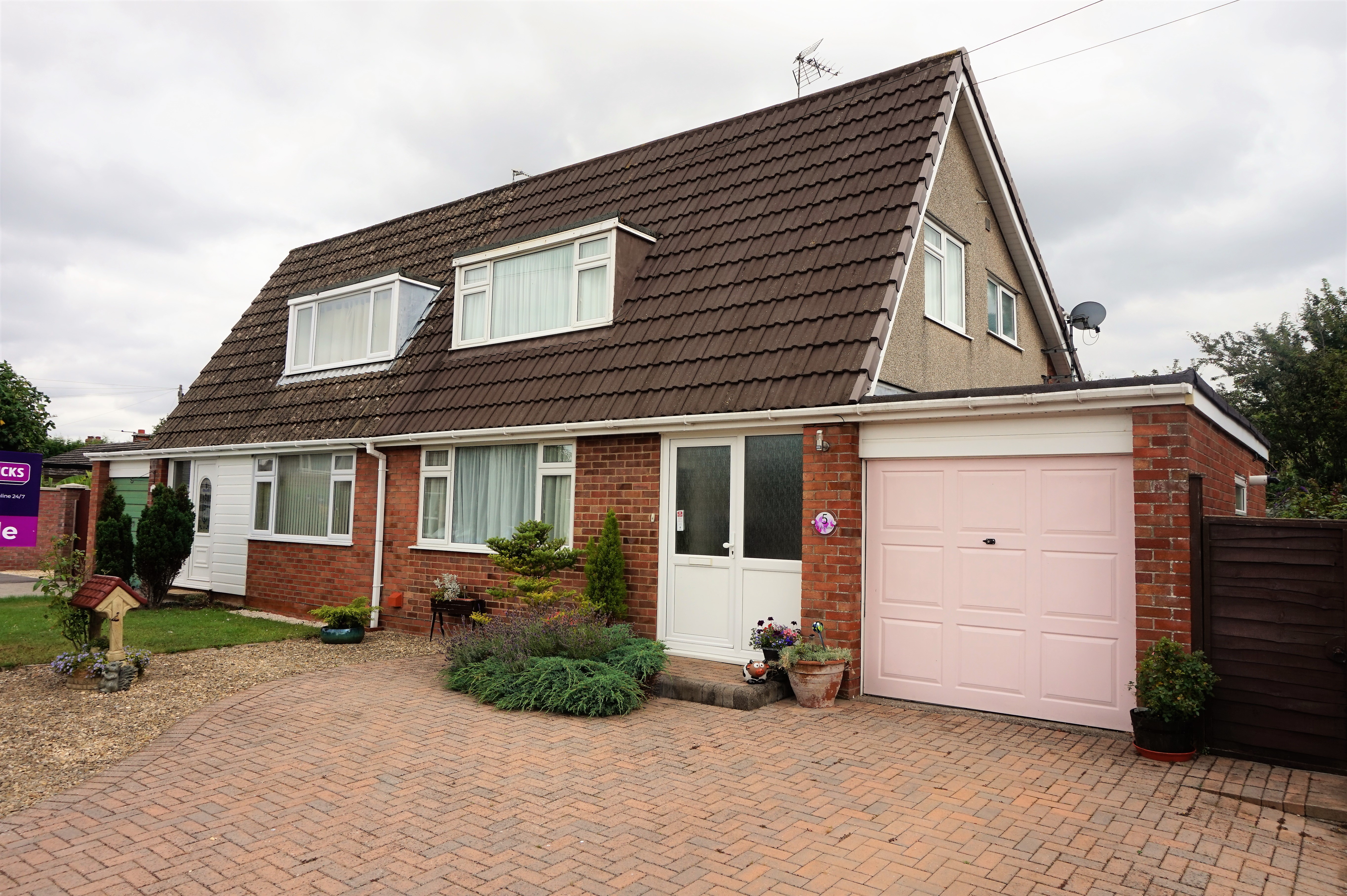 3 bedroom semi-detached house for sale in Elm Close, Yatton, BS49 4EL