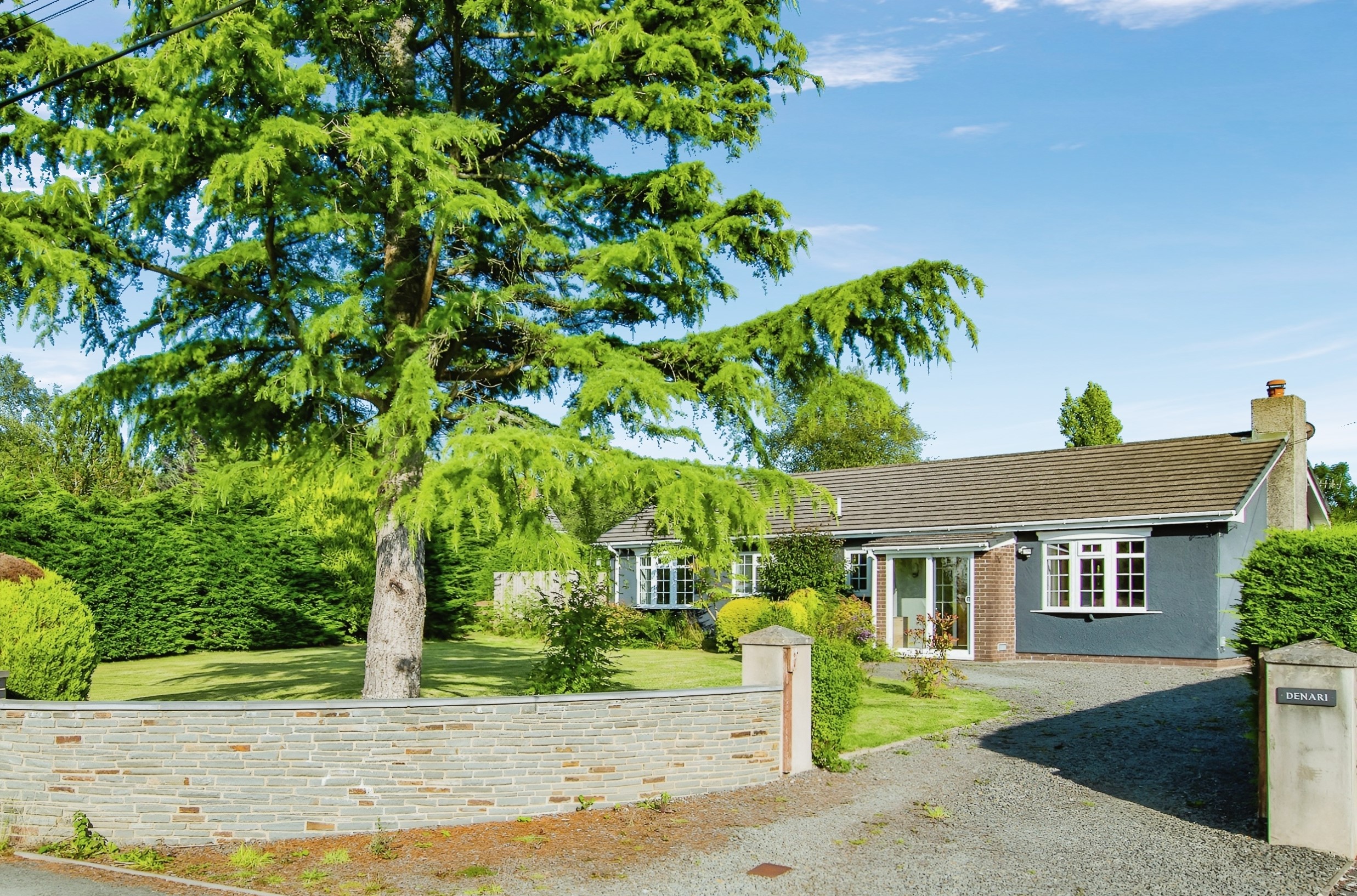 3 bedroom detached bungalow for sale in Llanpumsaint, Carmarthen, SA33 6BY