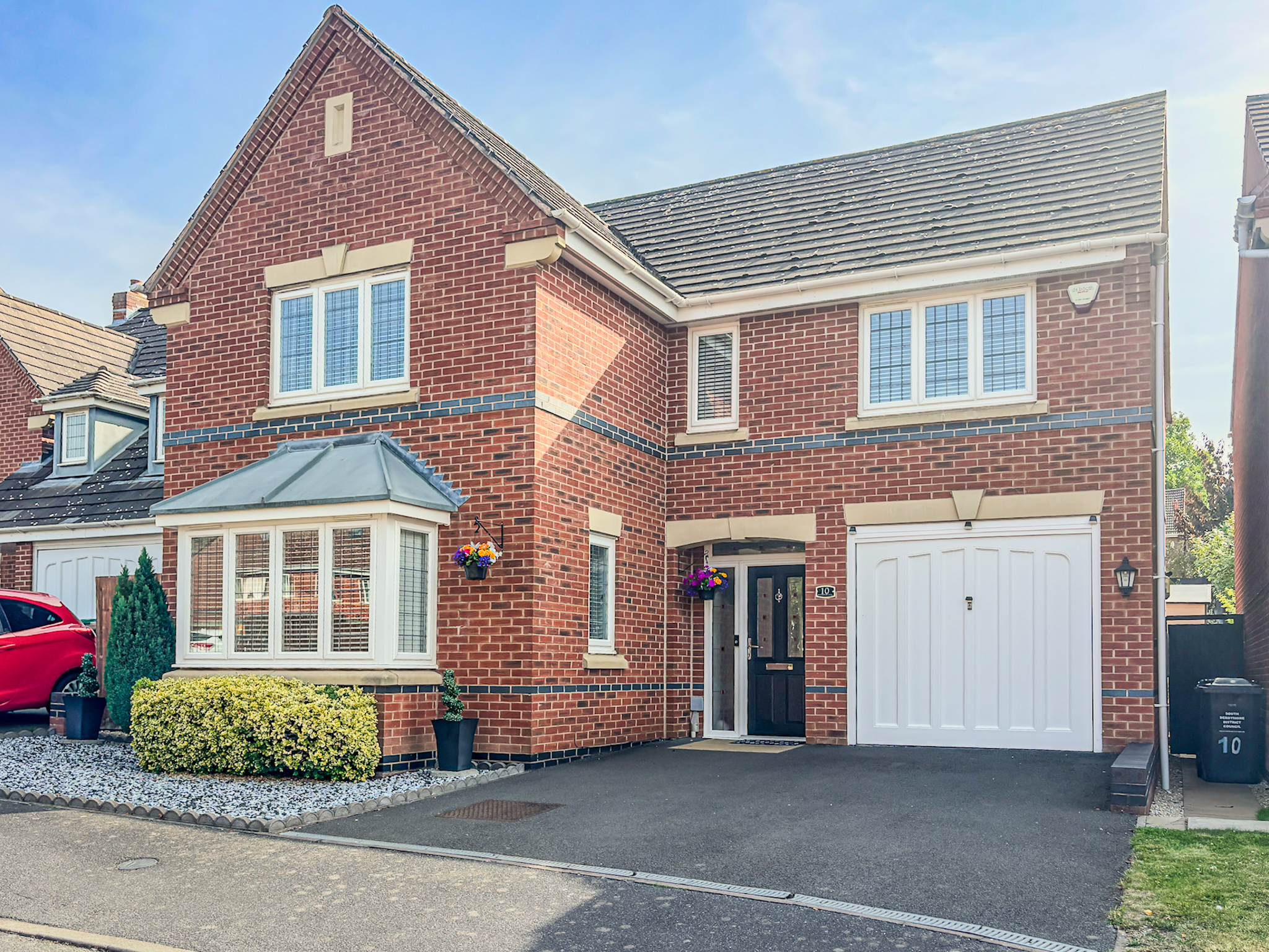 4 bedroom detached house for sale in Sandringham Close, Swadlincote ...