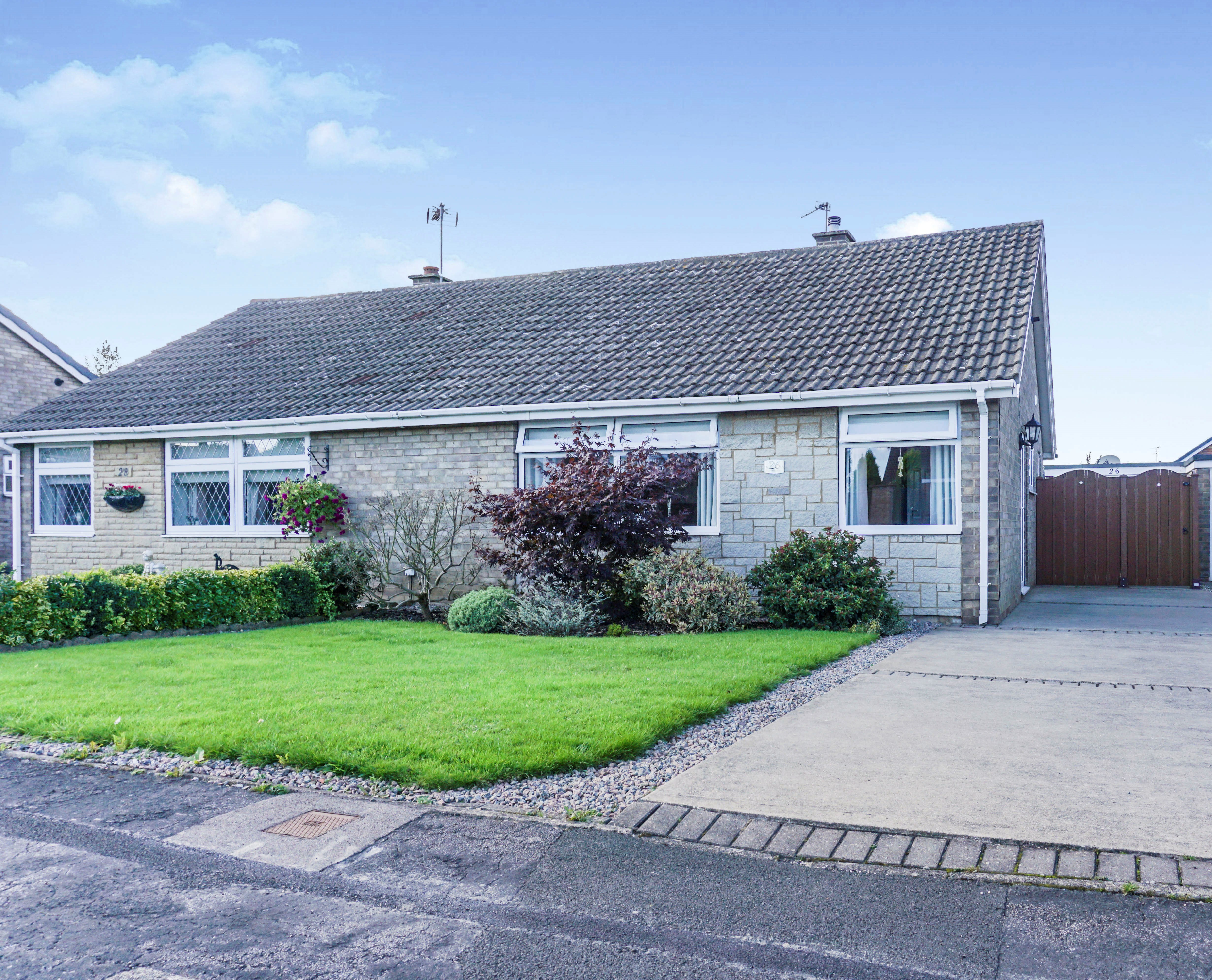 2 bedroom semi-detached bungalow for sale in The Meadows, Howden, DN14 7DX