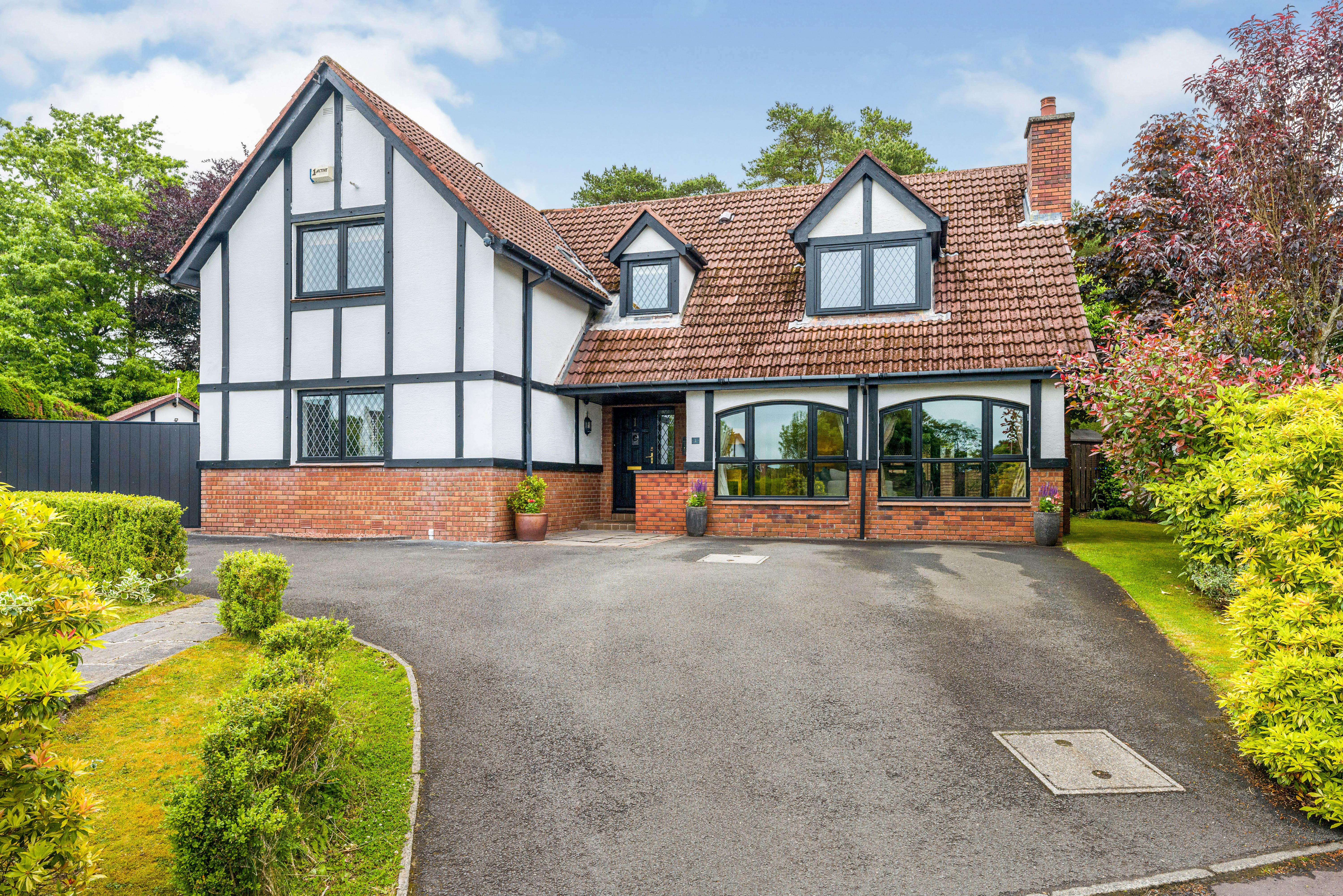 6 bedroom detached house for sale in Lodge Park, Kilmacolm, PA13 4PY