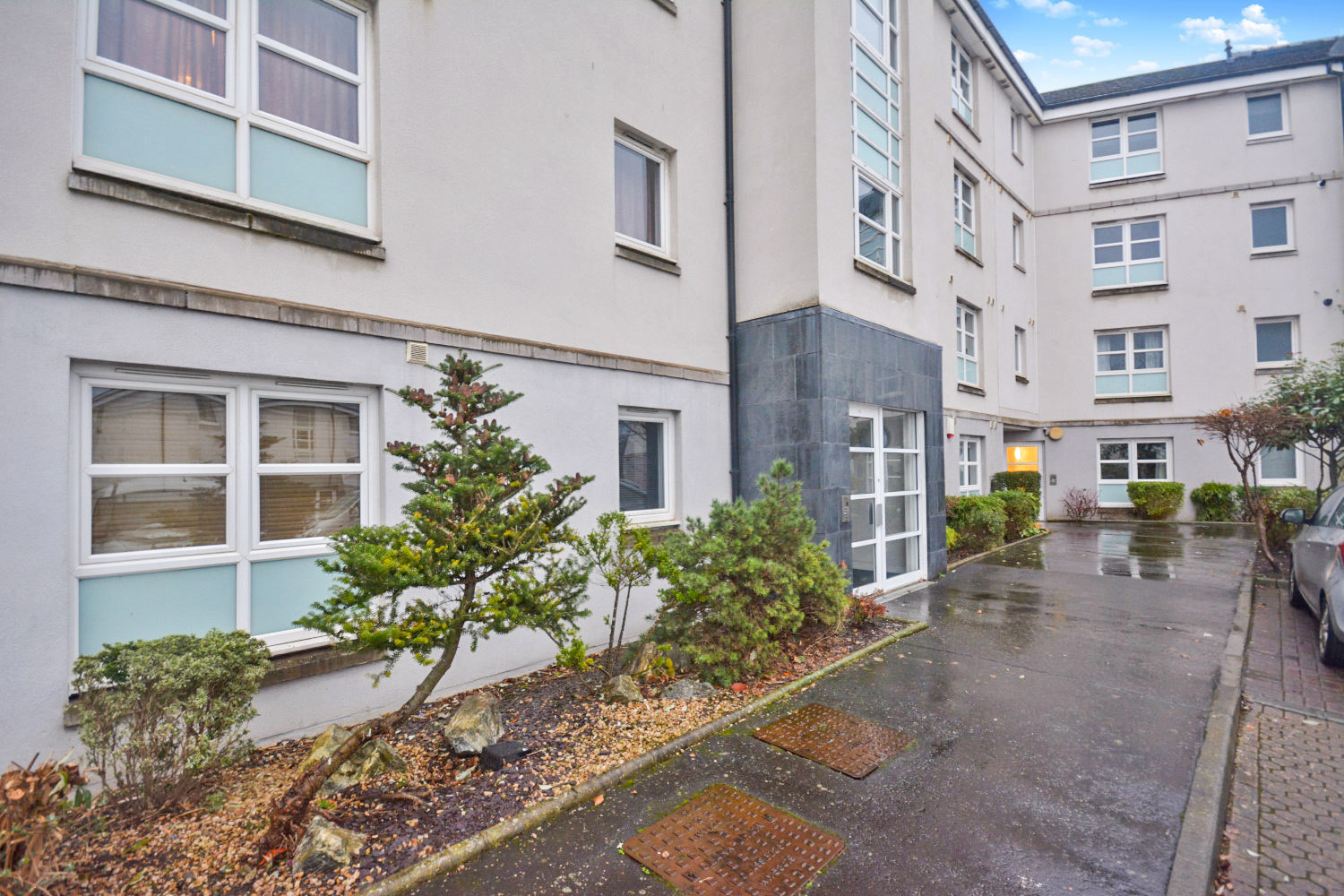 2 bedroom flat for sale in Chesser Crescent, Edinburgh, EH14 1SE