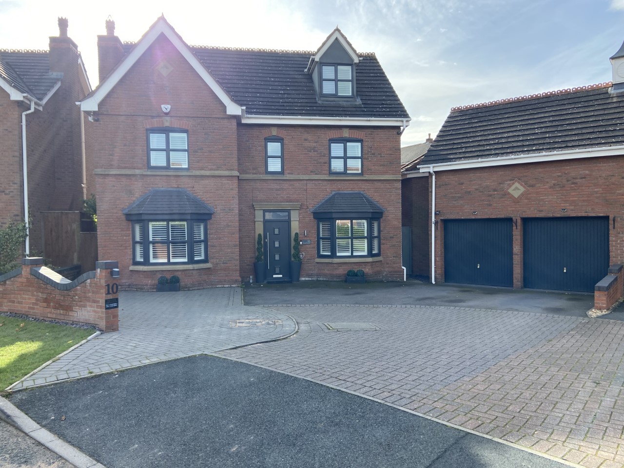 5 bedroom detached house for sale in Lambeth Drive, Telford, TF2 9FF