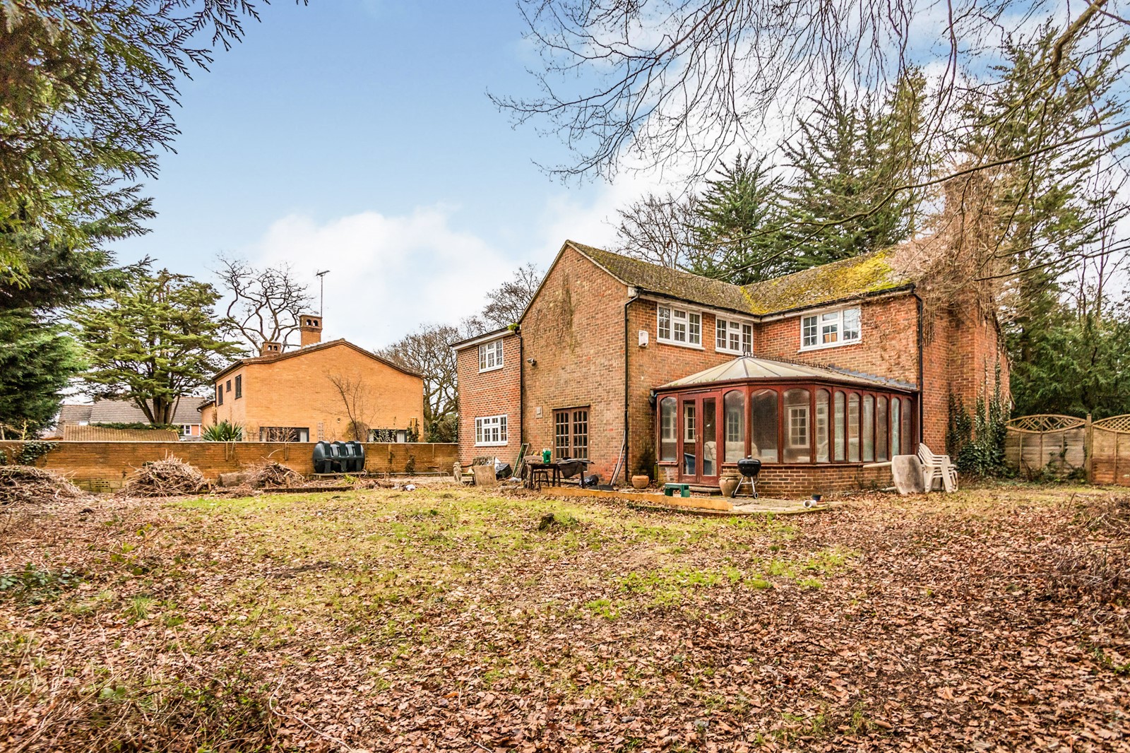 6 bedroom detached house for sale in Hollybush Lane, Reading, RG7 3JS