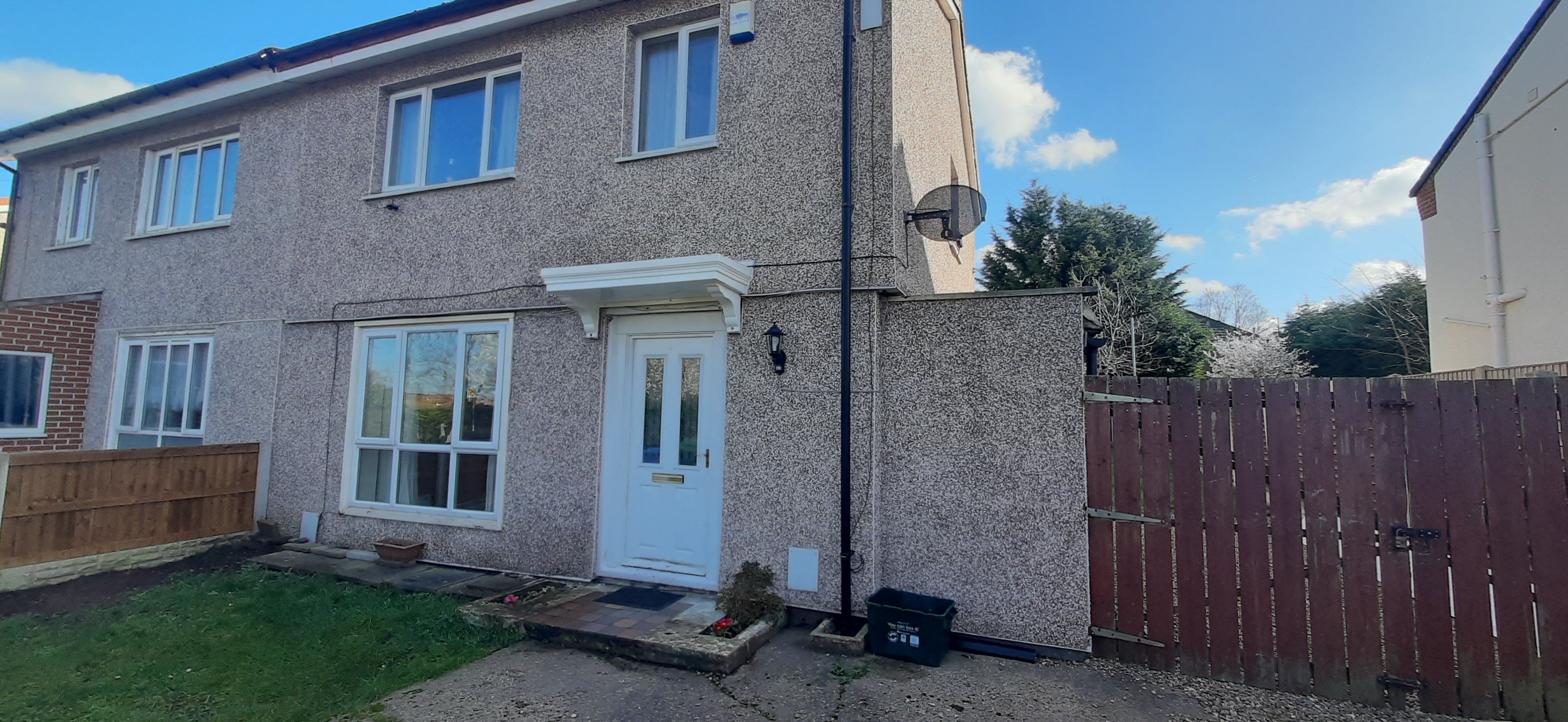 3 bedroom semi-detached house for sale in Exeter Road, Doncaster, DN2 4LF