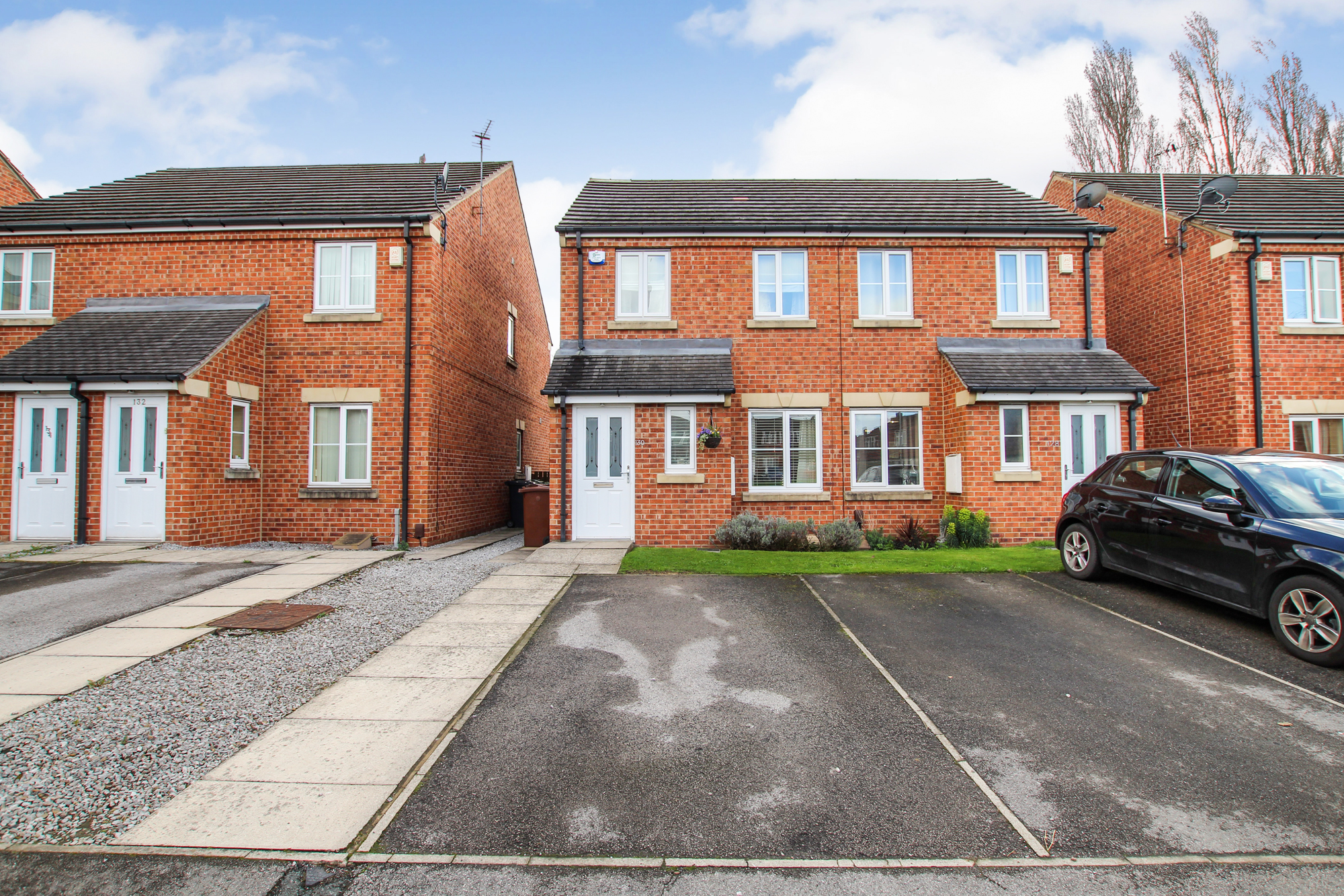 2 bedroom semi-detached house for sale in Stanks Drive, Leeds, LS14 5QD