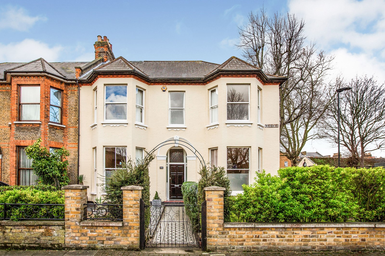 5 bedroom semi-detached house for sale in Windsor Road, London, E7 0RB