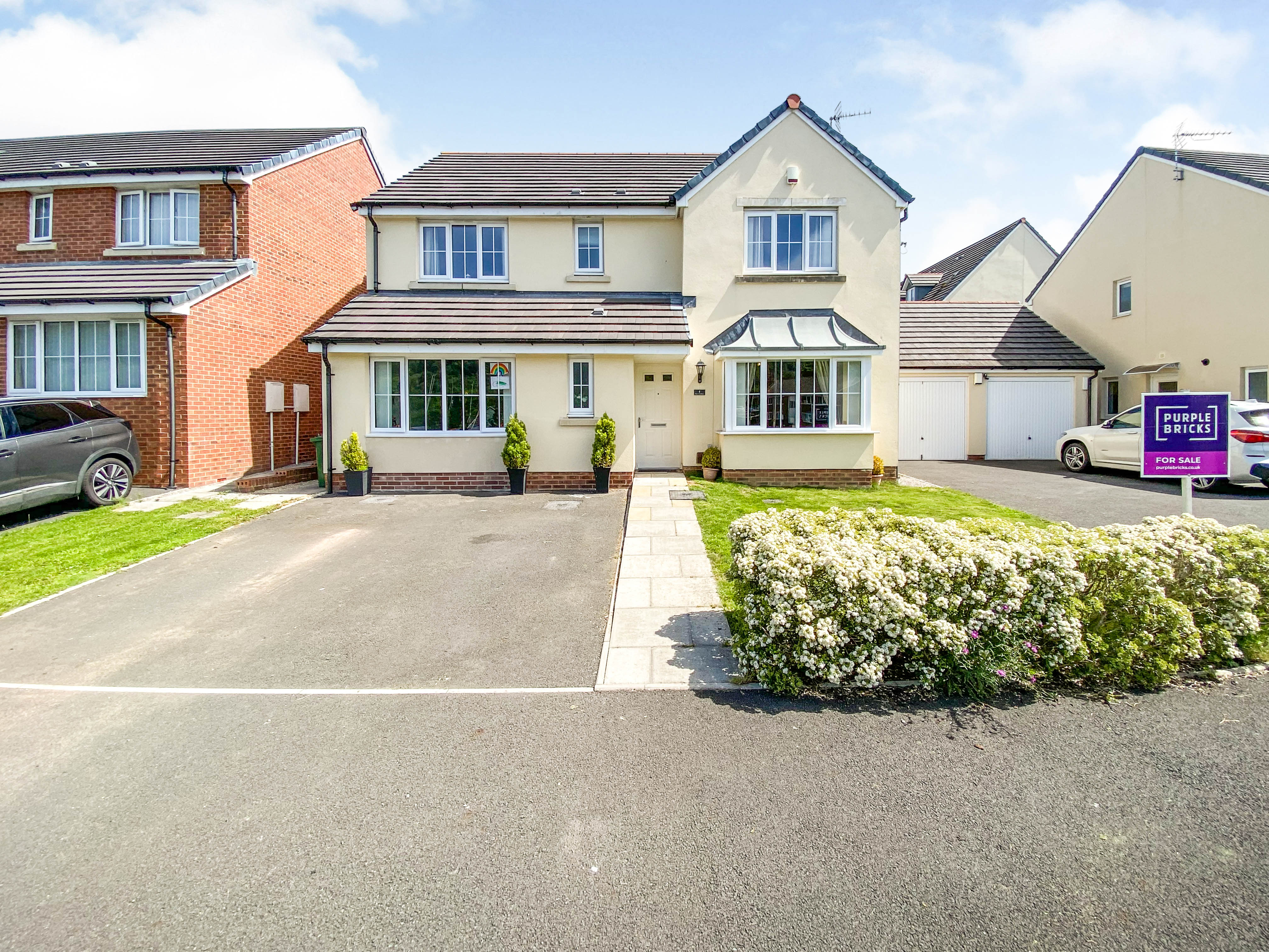 4 bedroom detached house for sale in Parc Y Dyffryn, Pontypridd, CF37 5RZ