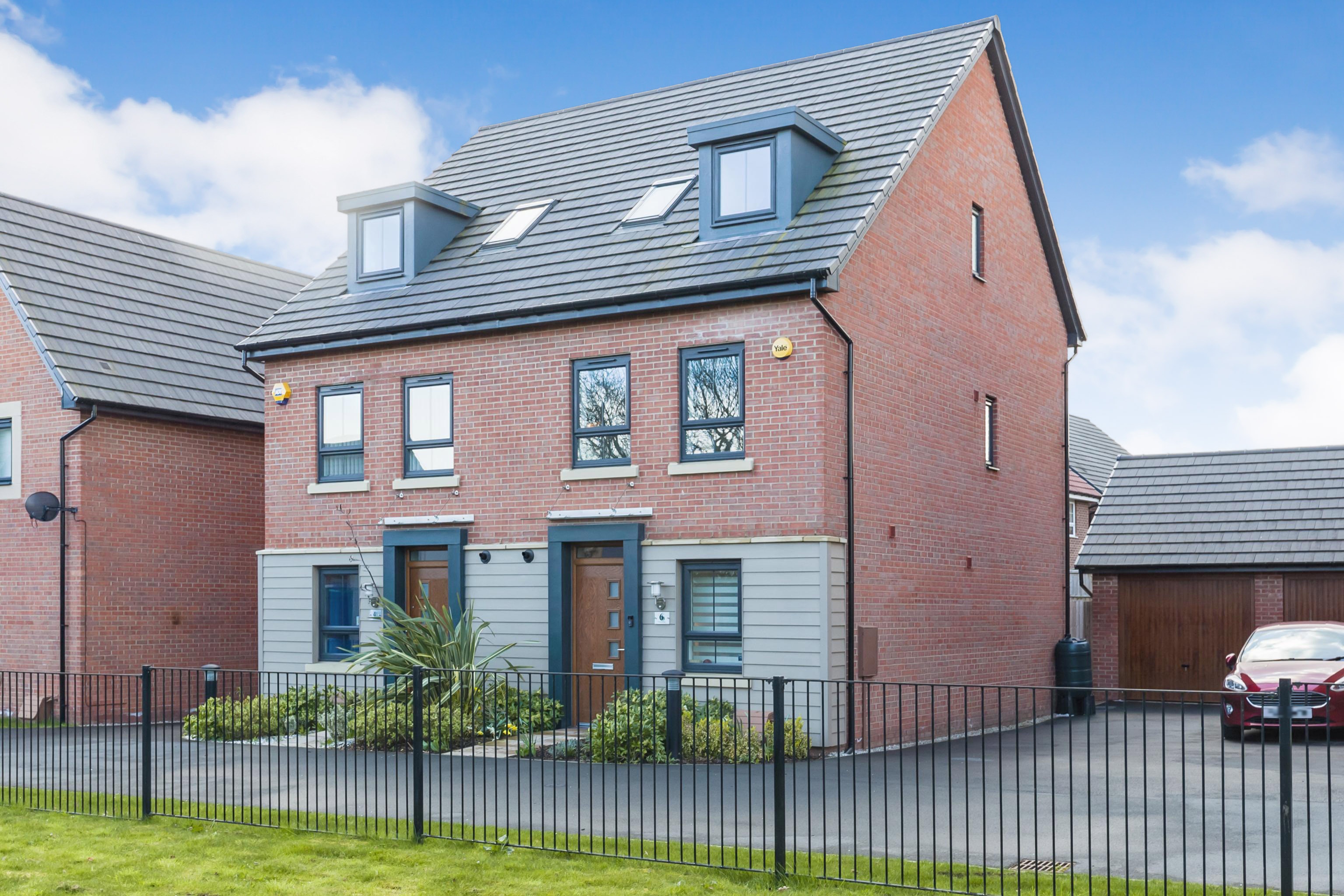 4 bedroom semi-detached house for sale in Verden Way, Nottingham, NG8 6BB