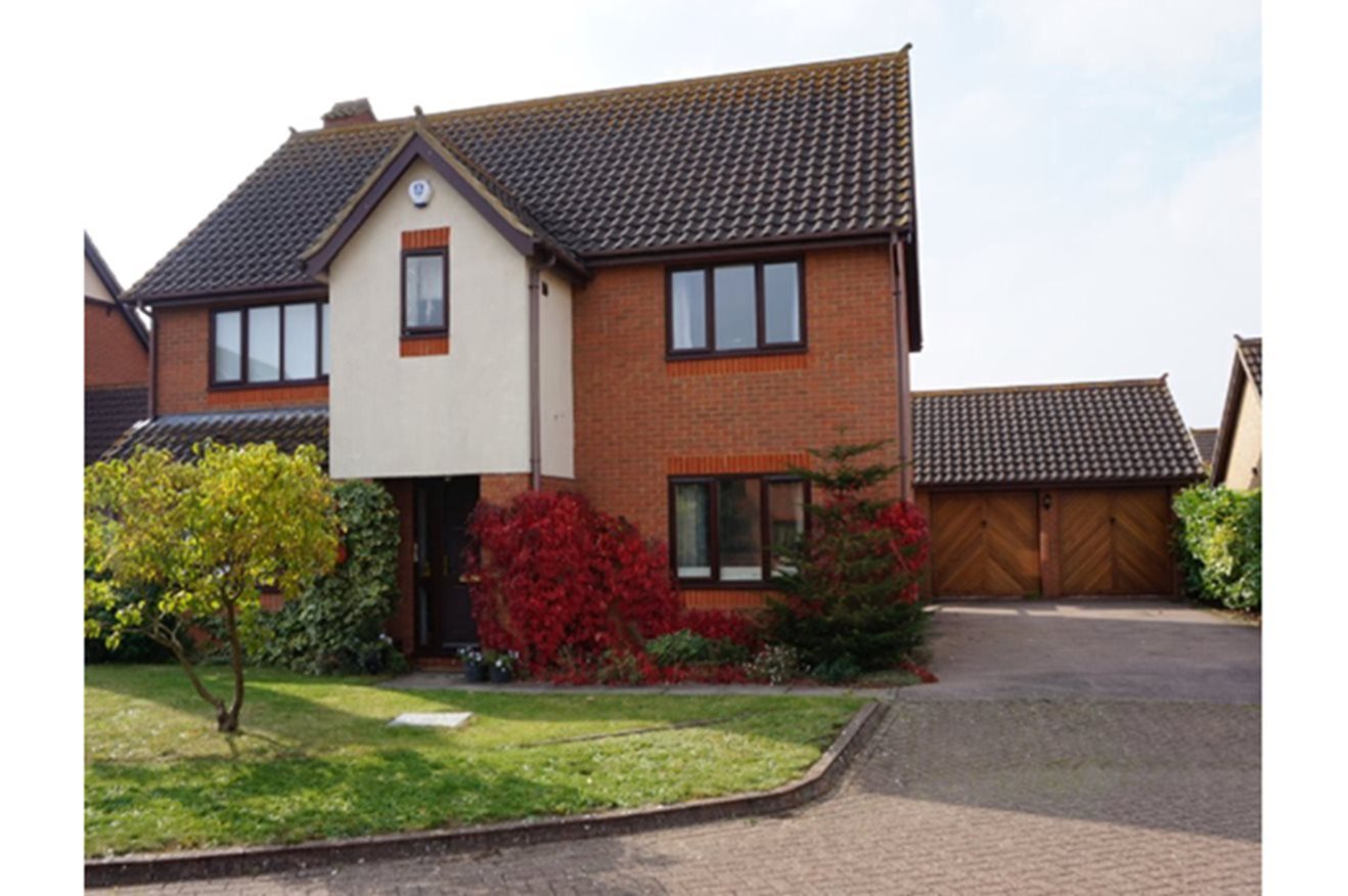 4 bedroom detached house for sale in Merlin Drive, Sandy, SG19 2UN