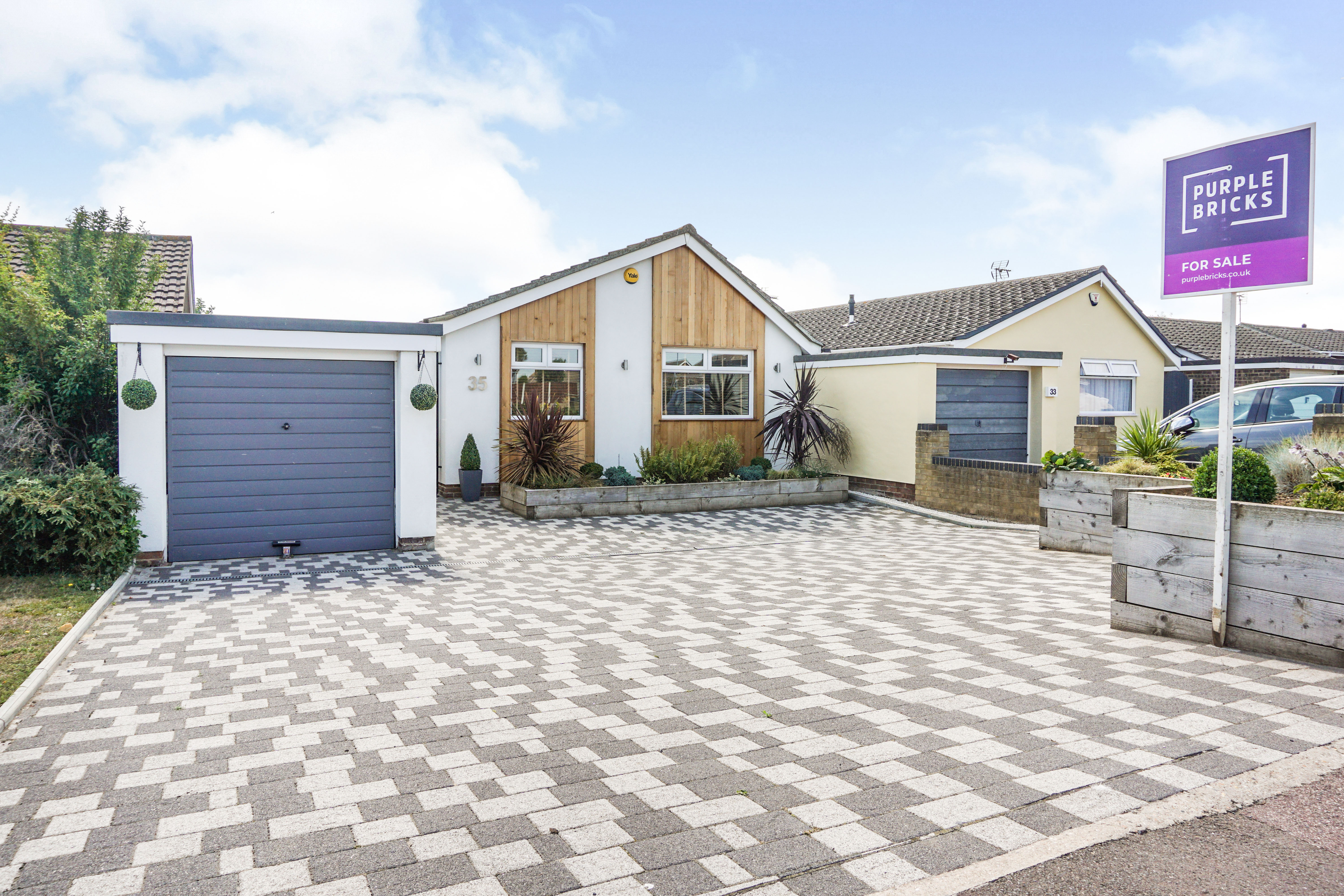 2 bedroom detached bungalow for sale in Pysons Road, Ramsgate, CT12 6TS