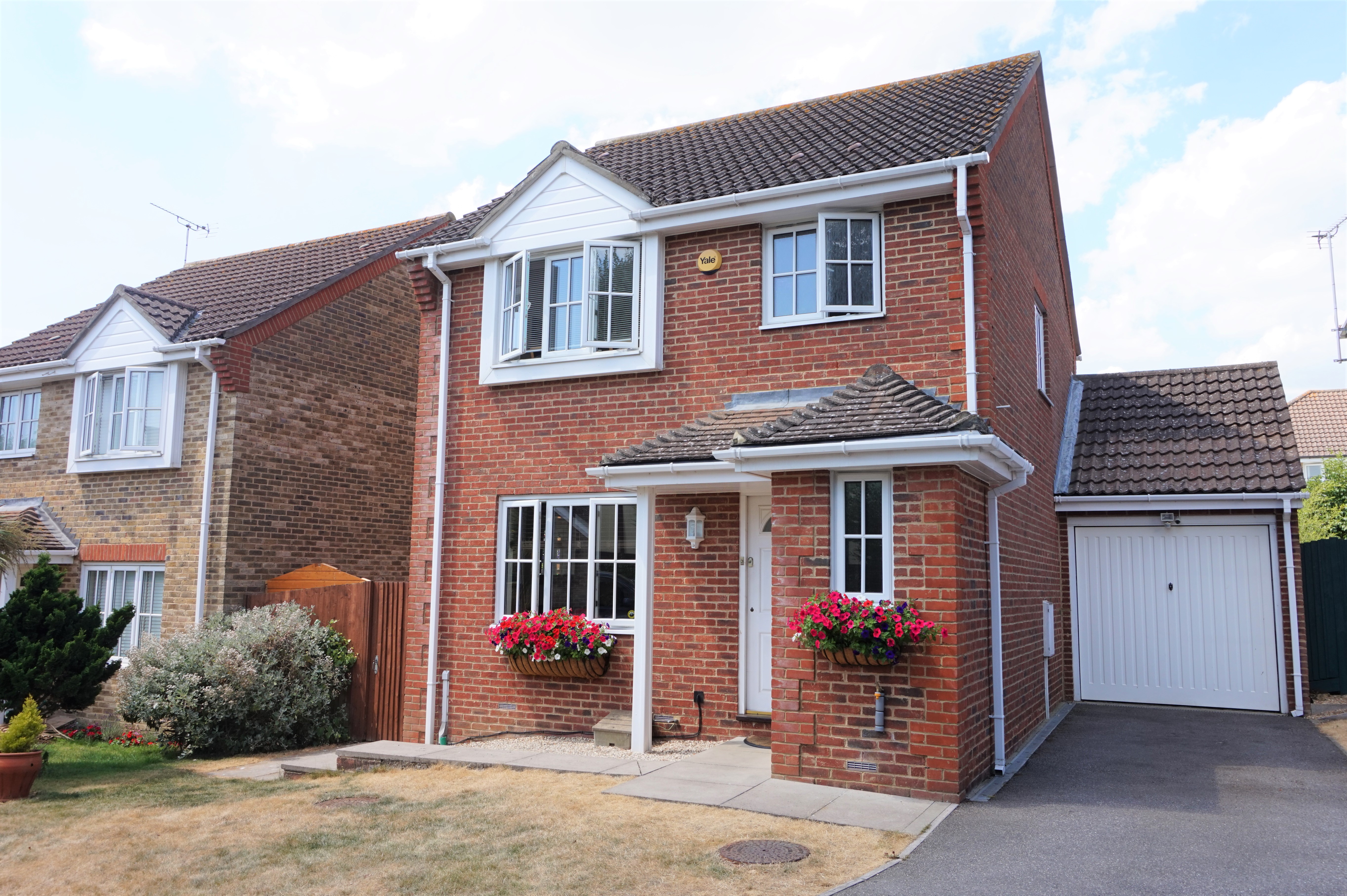 3 bedroom detached house for sale in Rosewood Drive, Ashford, TN25 4QF