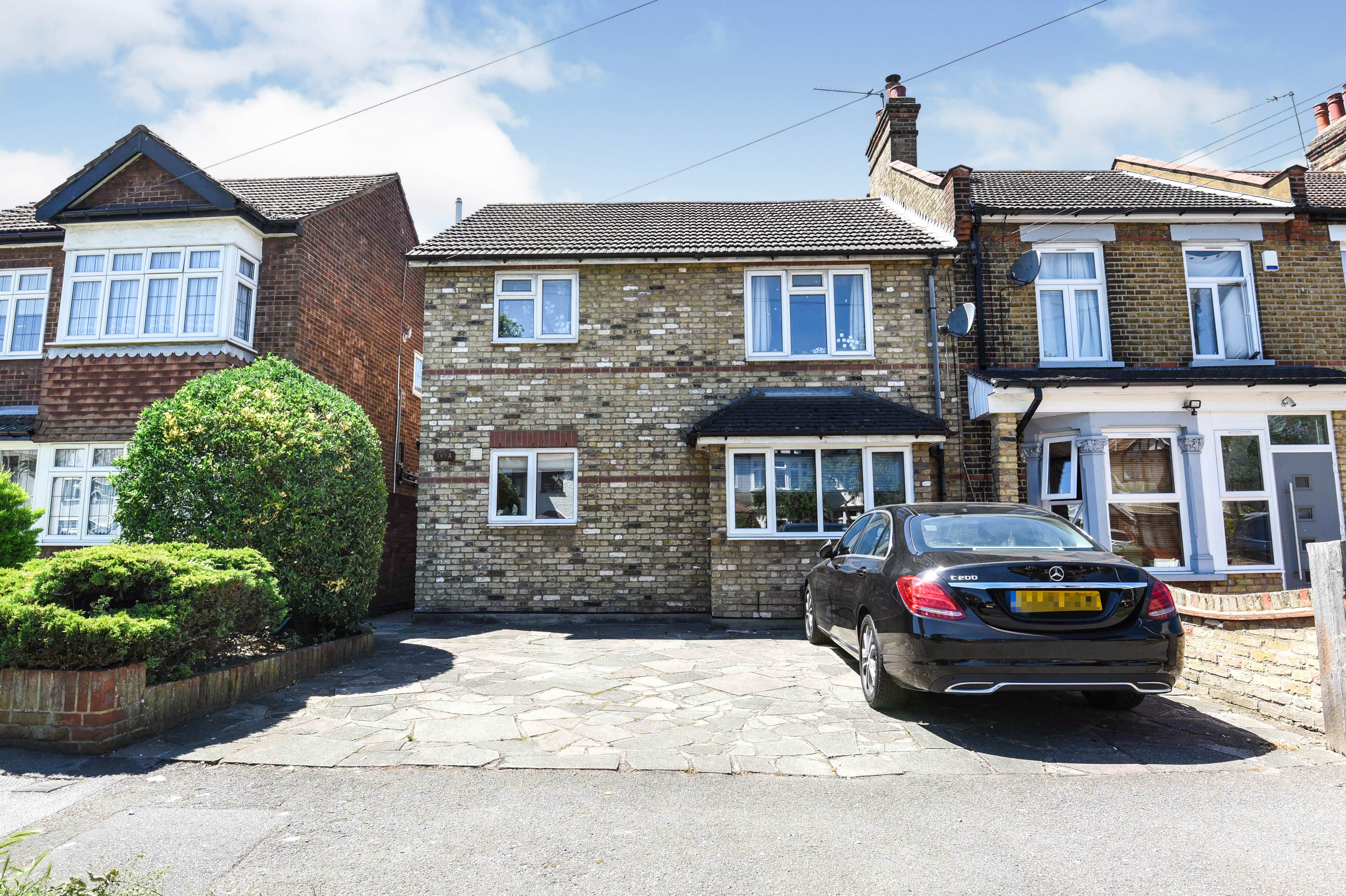 1 bedroom flat for sale in 249a Mawney Road, Romford, RM7 8DS