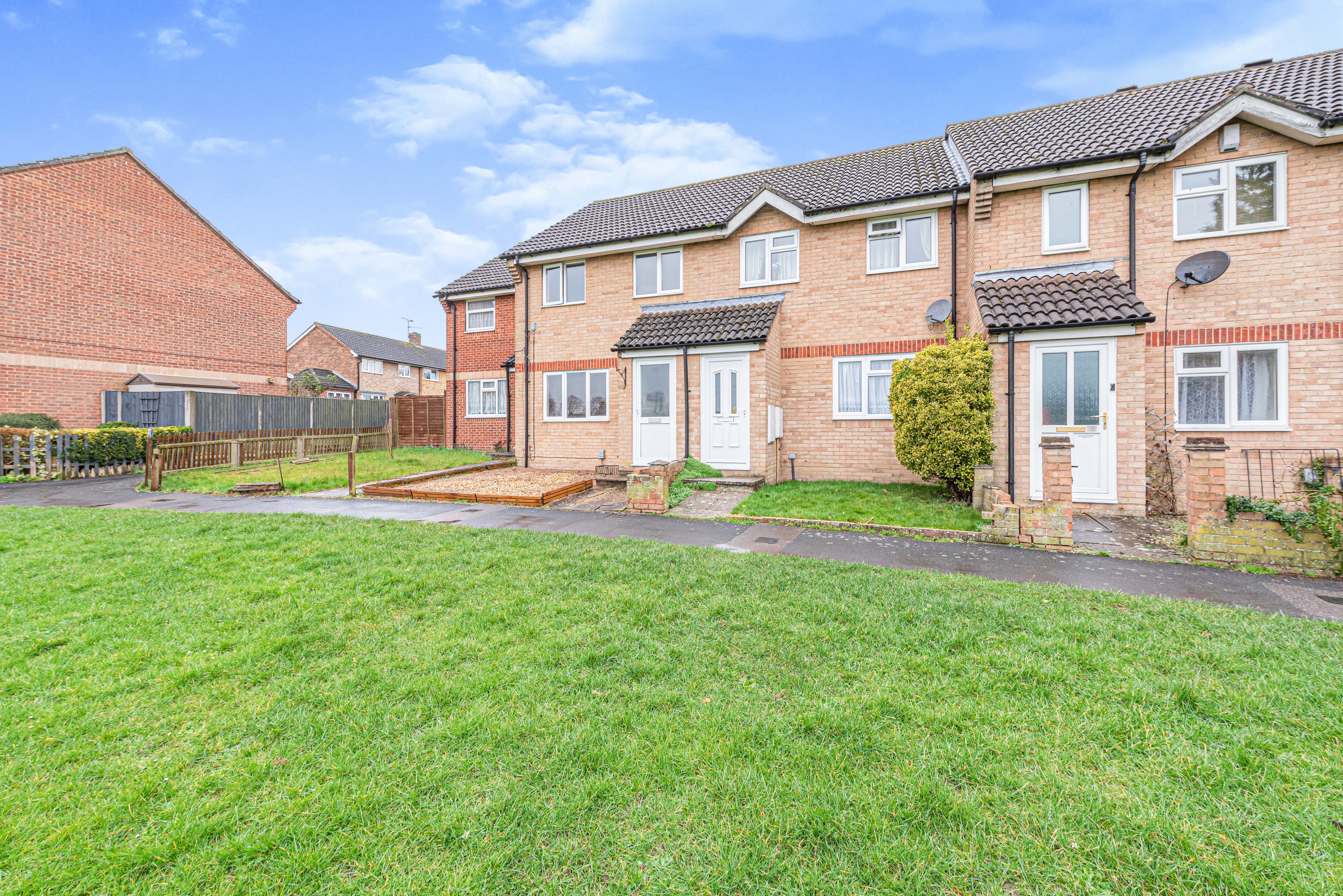 3 bedroom terraced house for sale in Howard View, Basingstoke, RG22 6LF