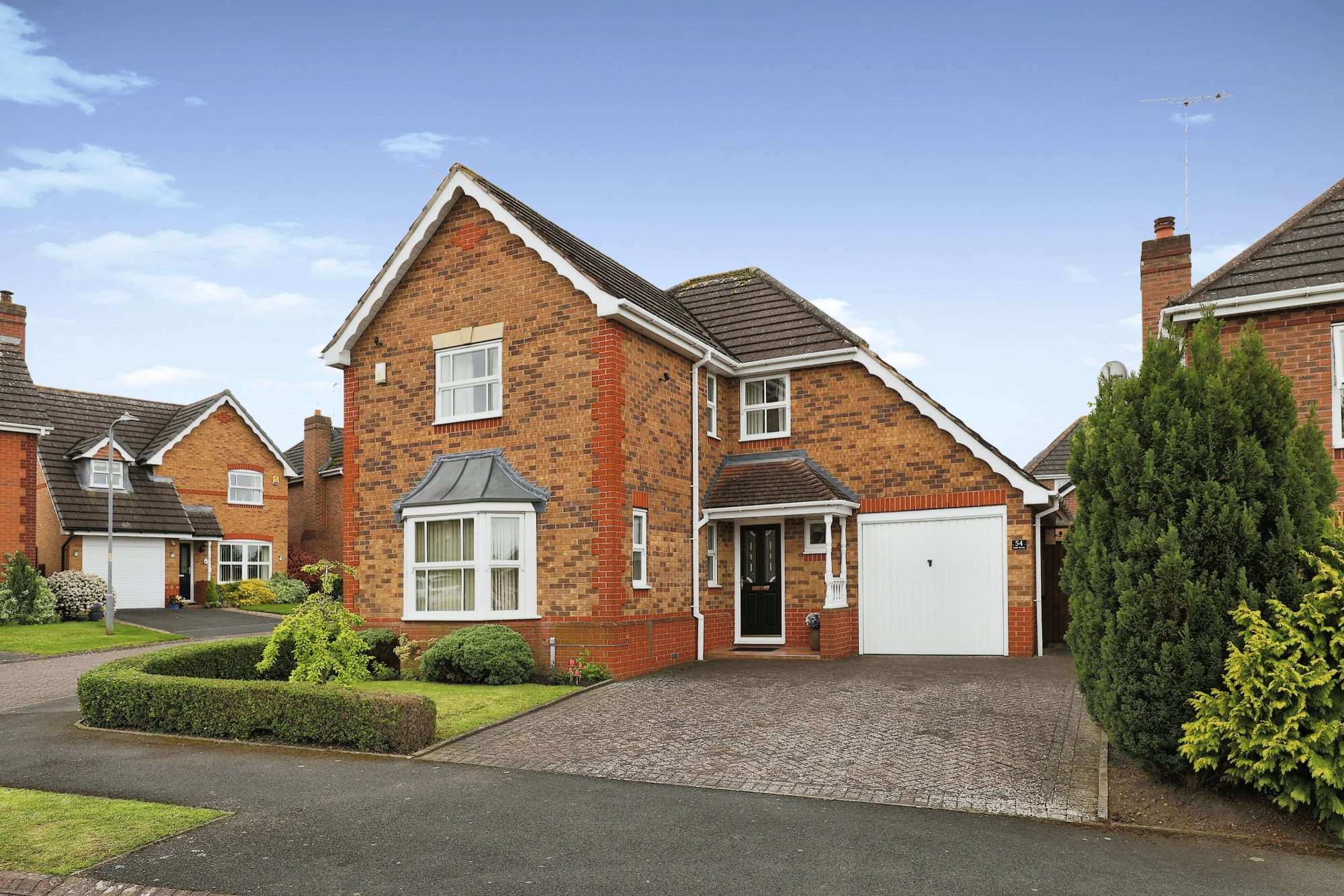 4 bedroom detached house for sale in Clyde Avenue, Evesham, WR11 3FE