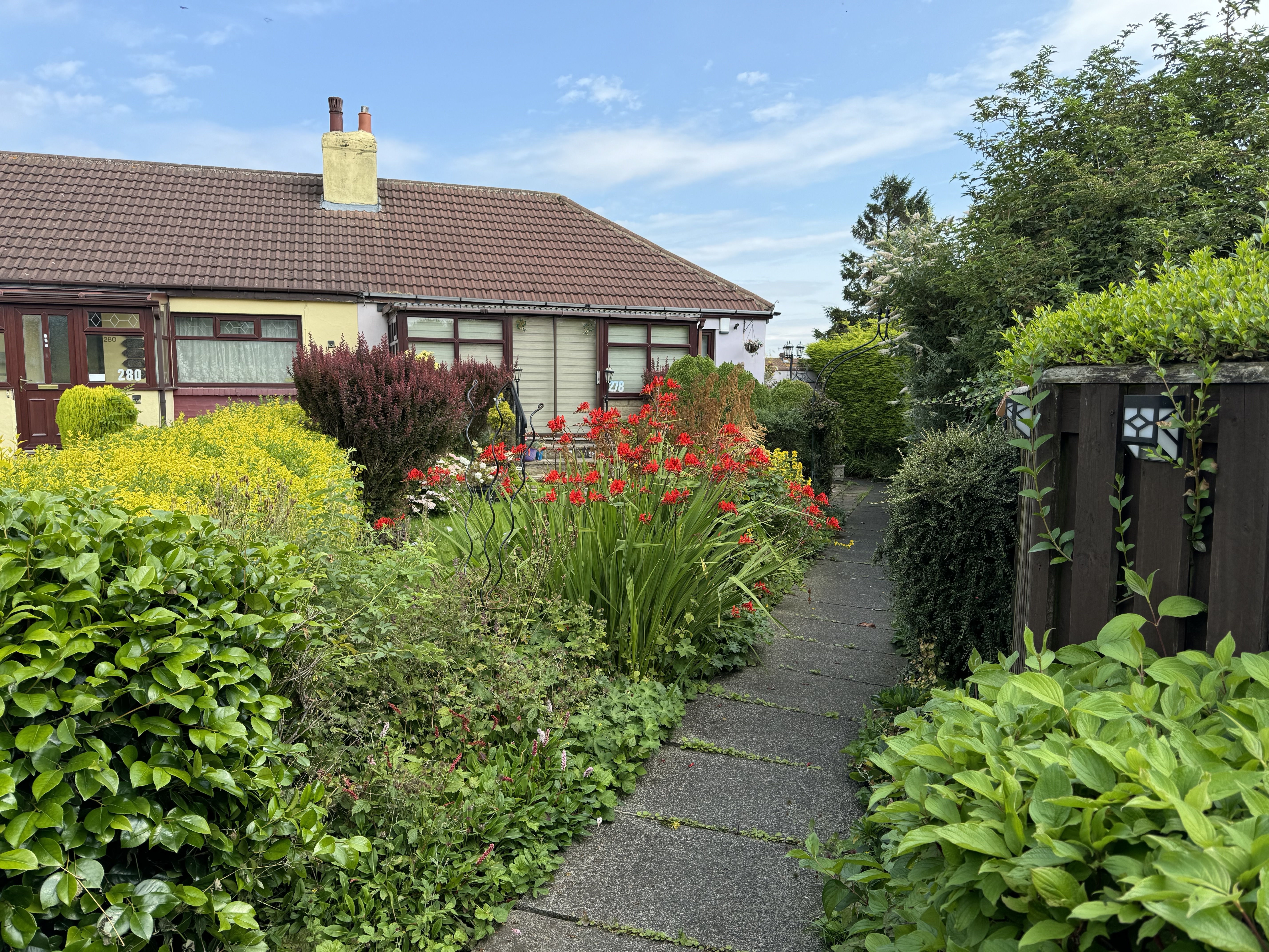 2 bedroom end-terraced for sale in Haworth Road, Bradford, BD9 6NS