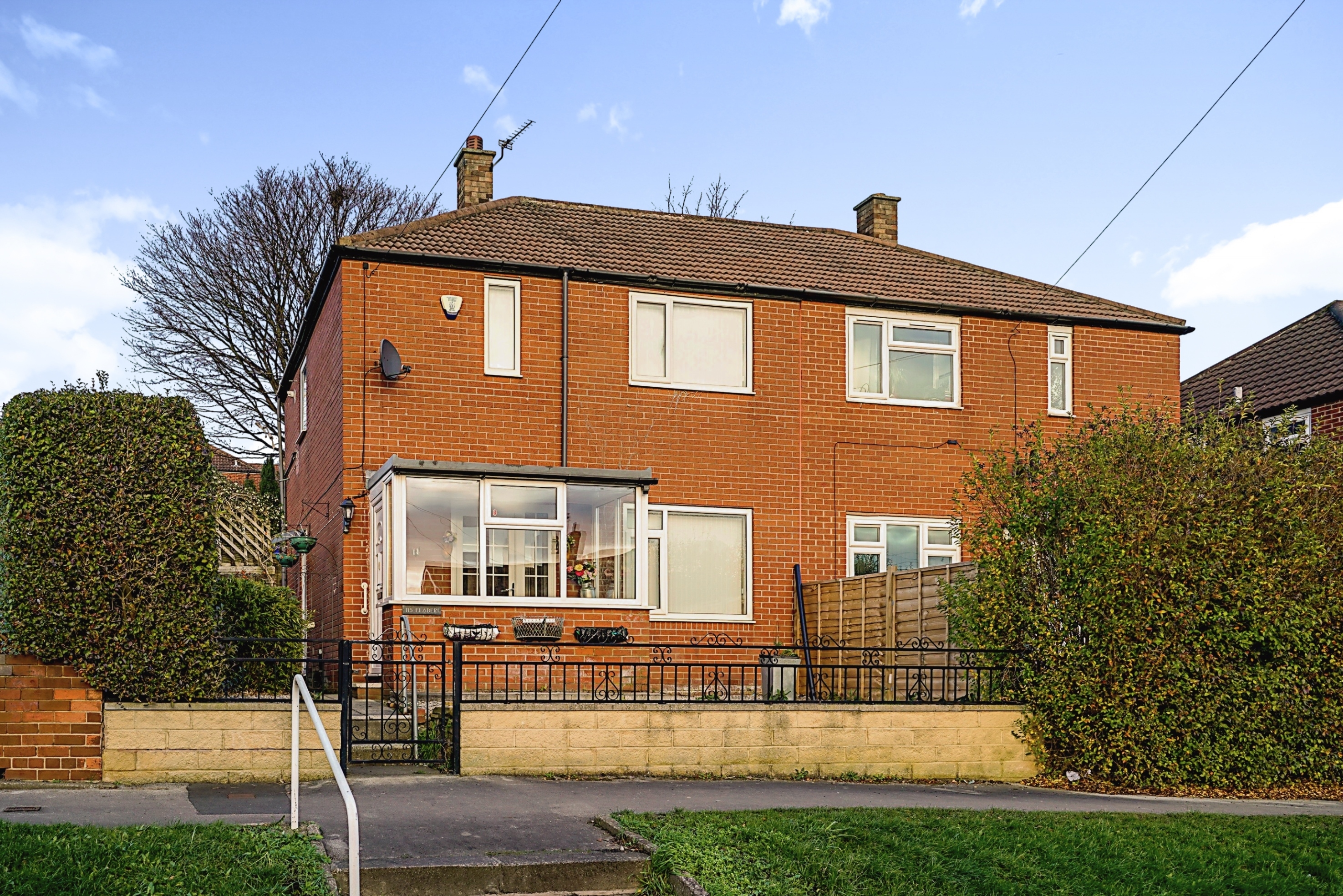 2 bedroom semi-detached house for sale in Heights Drive, Leeds, LS12 3TG