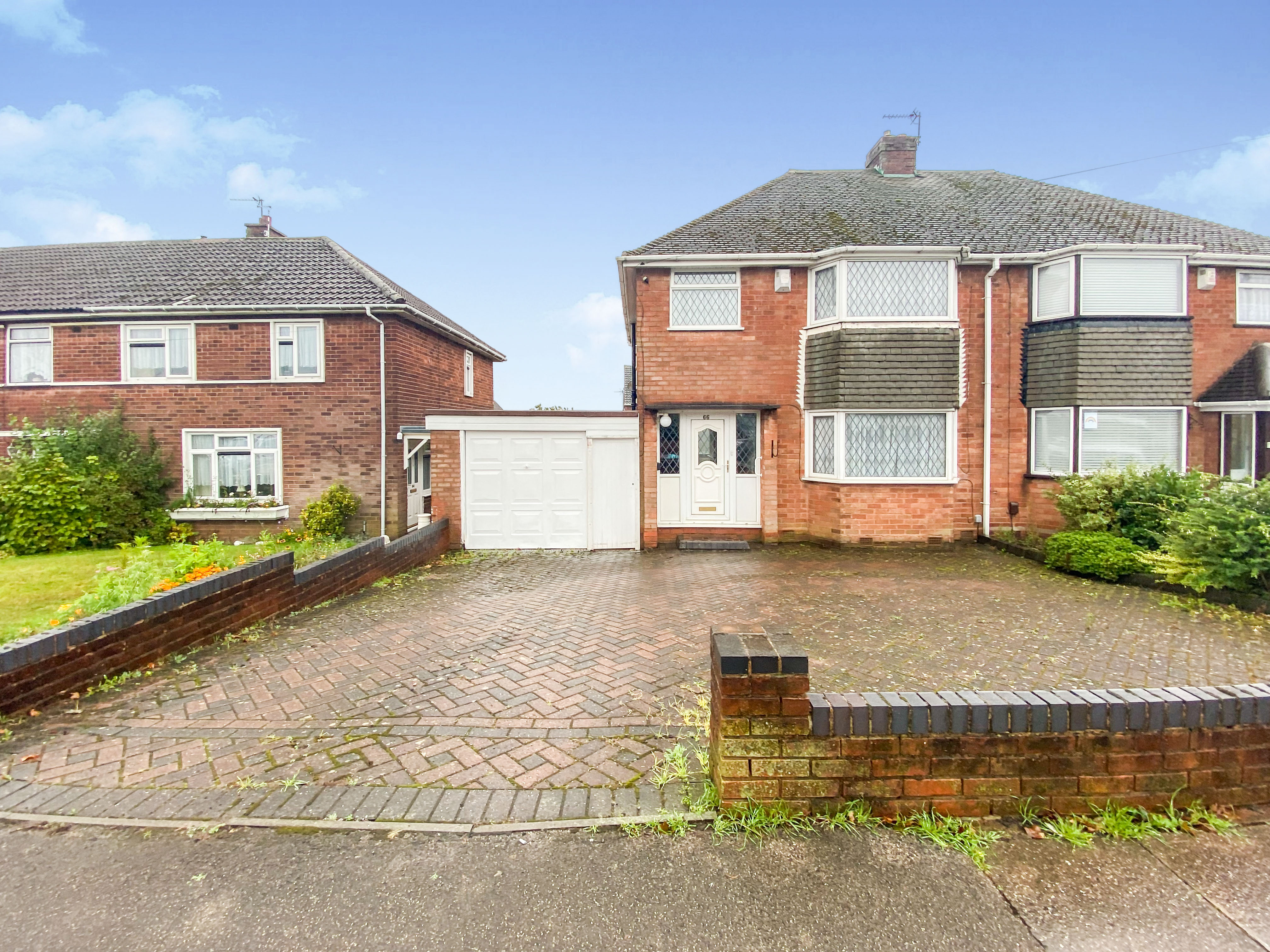 3 bedroom semi-detached house for sale in Frampton Way, Birmingham, B43 7UN
