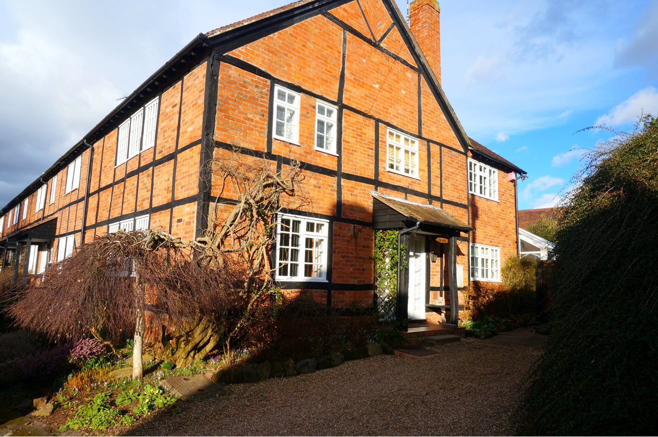 3 bedroom terraced house for sale in Ashow, Kenilworth, CV8 2LE