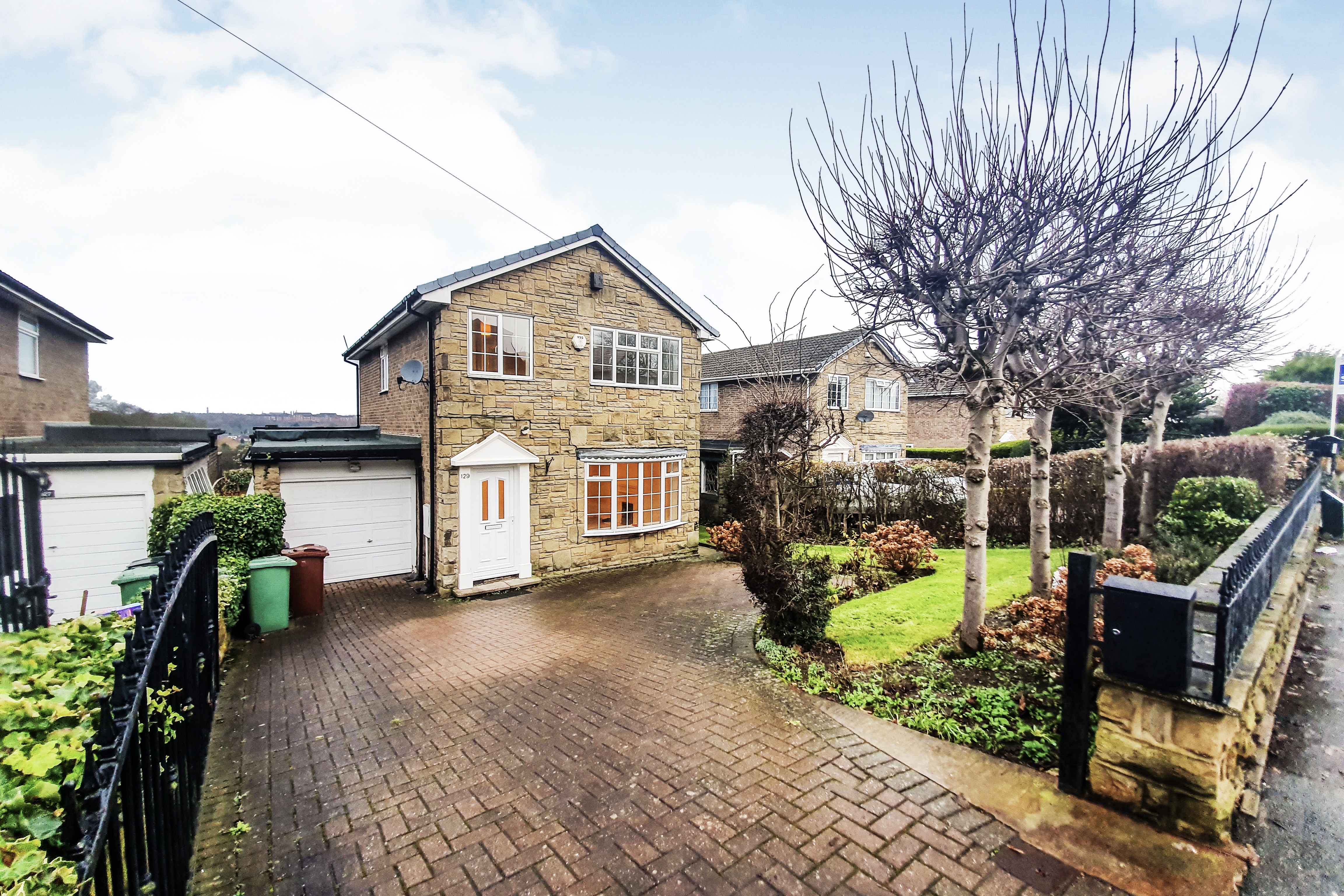 4 bedroom detached house for sale in Waterloo Road, Pudsey, LS28 8LQ