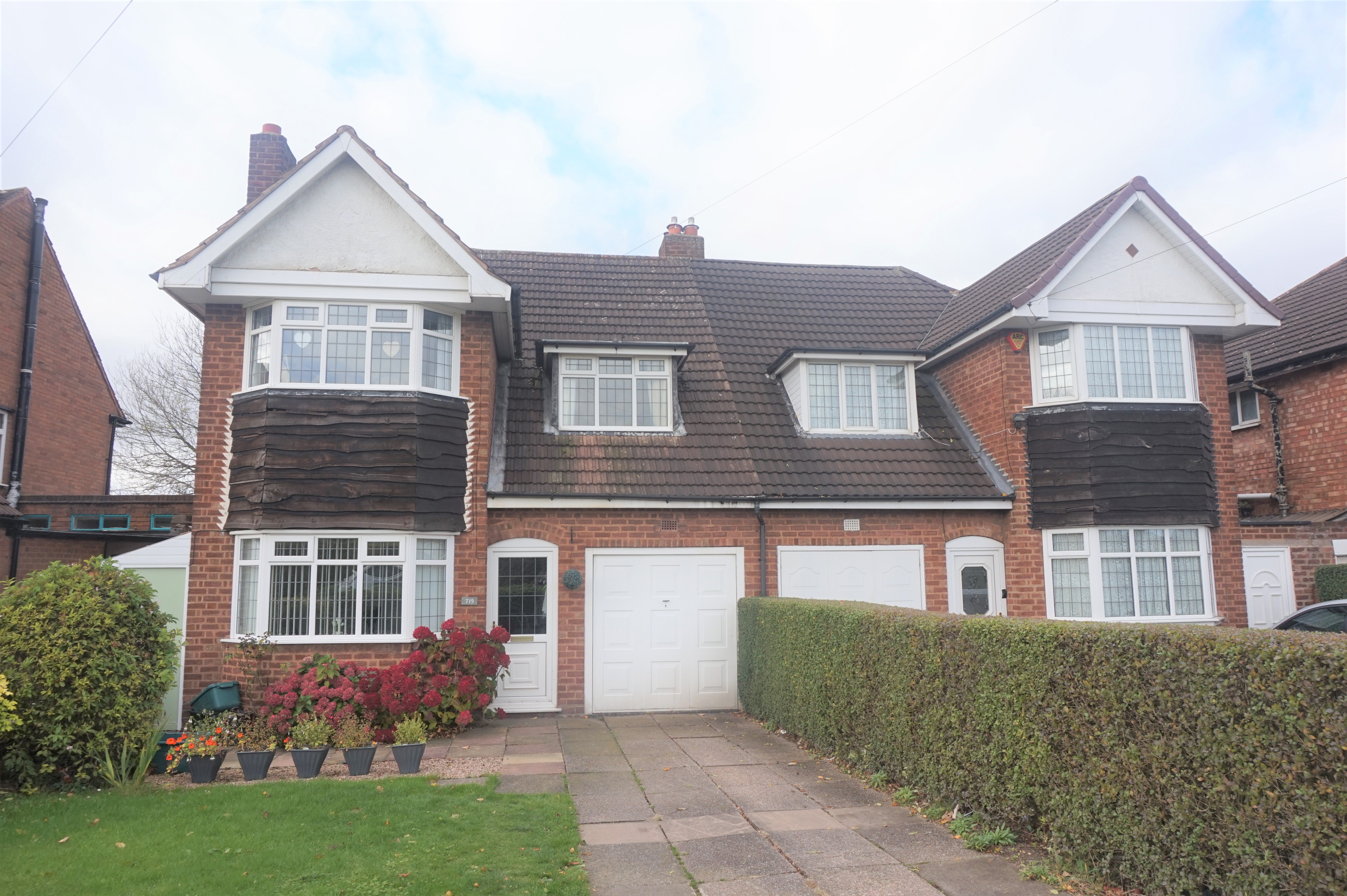 3 bedroom semi-detached house for sale in Old Lode Lane, Solihull, B92 8JD