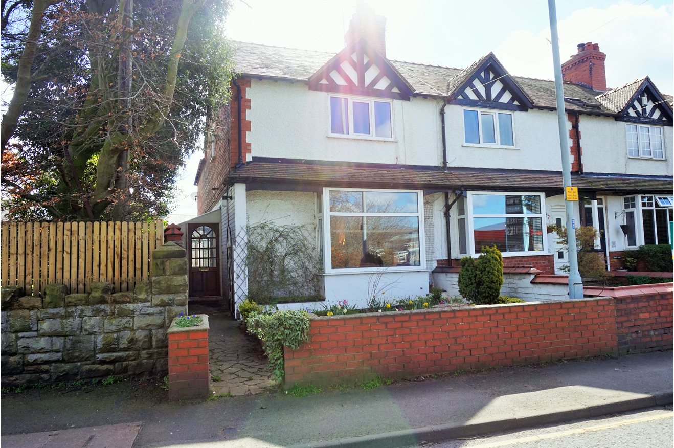 3 bedroom semi-detached house for sale in Chester Road, Wrexham, LL12 8TN