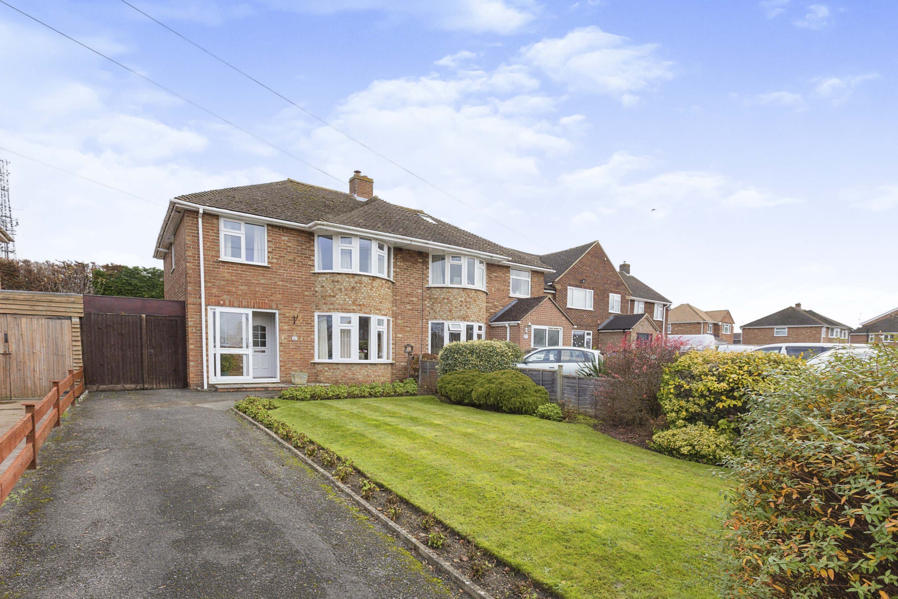 3 bedroom semi-detached house for sale in Oxford Road, Kidlington, OX5 2NU