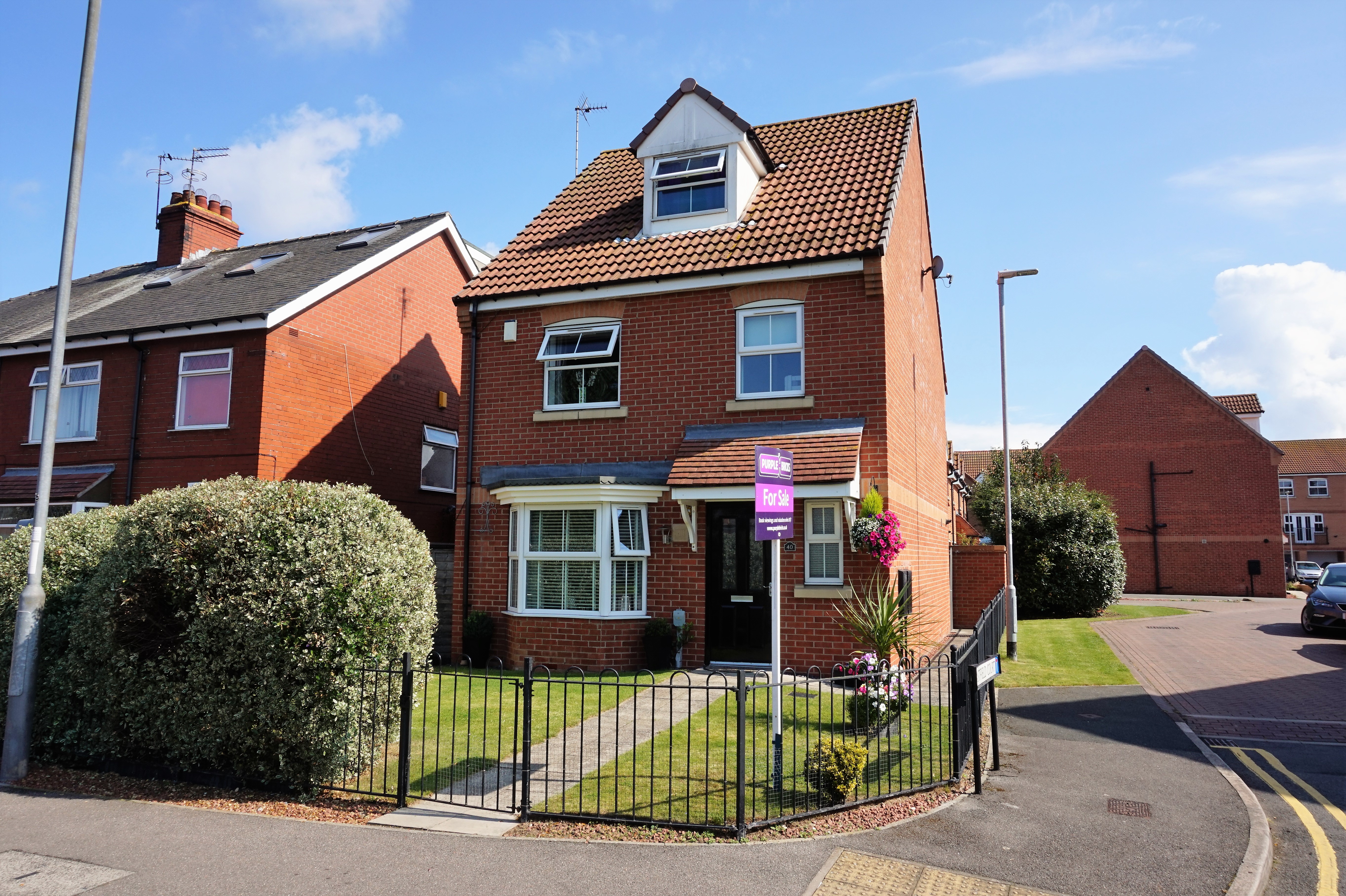 4 bedroom detached house for sale in First Lane, Hessle, HU13 9EA