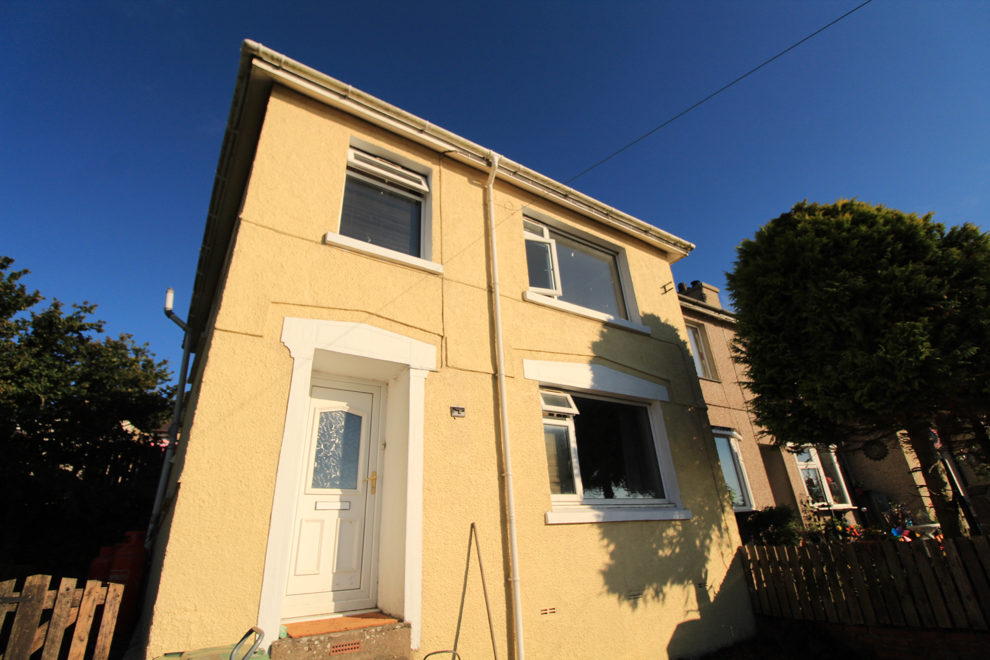 3 bedroom end of terrace house for sale in Rhes Ganol, Rhosgadfan, LL54 7HT