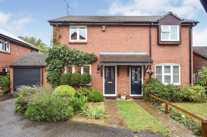 3 Bedroom Semi Detached House For Sale In Diamond Way Wokingham Rg41 3tu