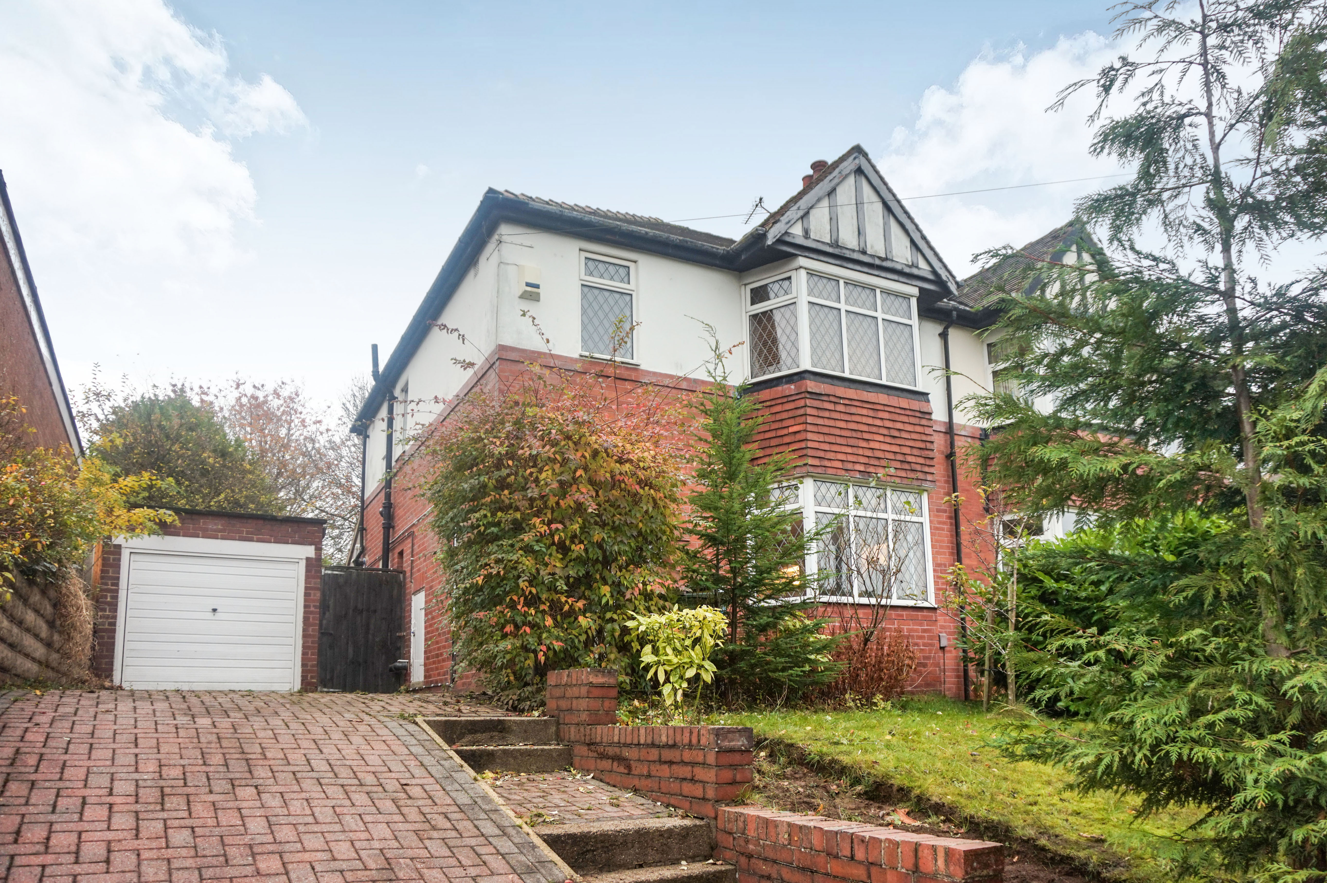 3 bedroom semi-detached house for sale in Tinshill Lane, Leeds, LS16 6DF