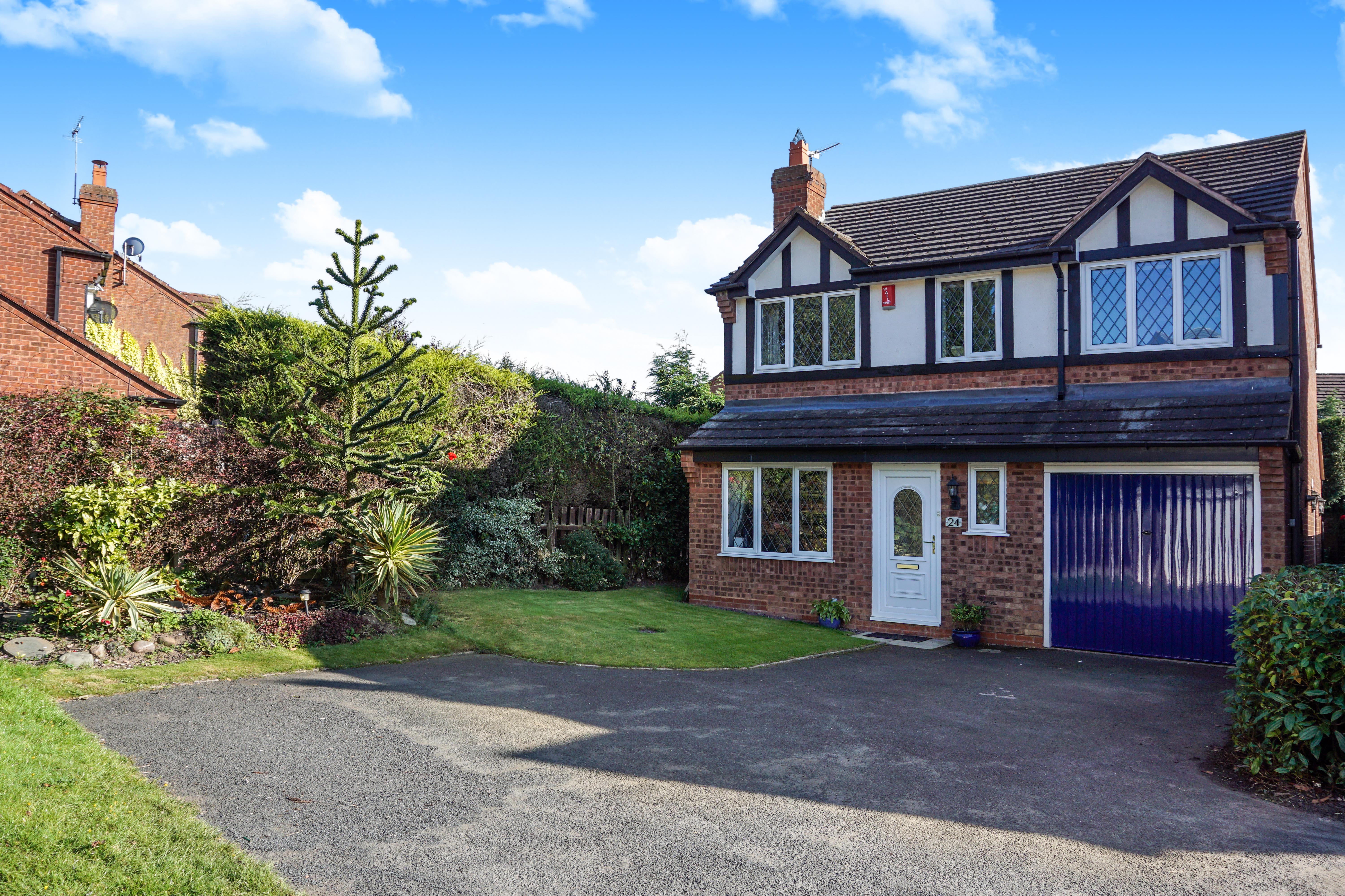 3 bedroom detached house for sale in Campion Drive, Featherstone ...